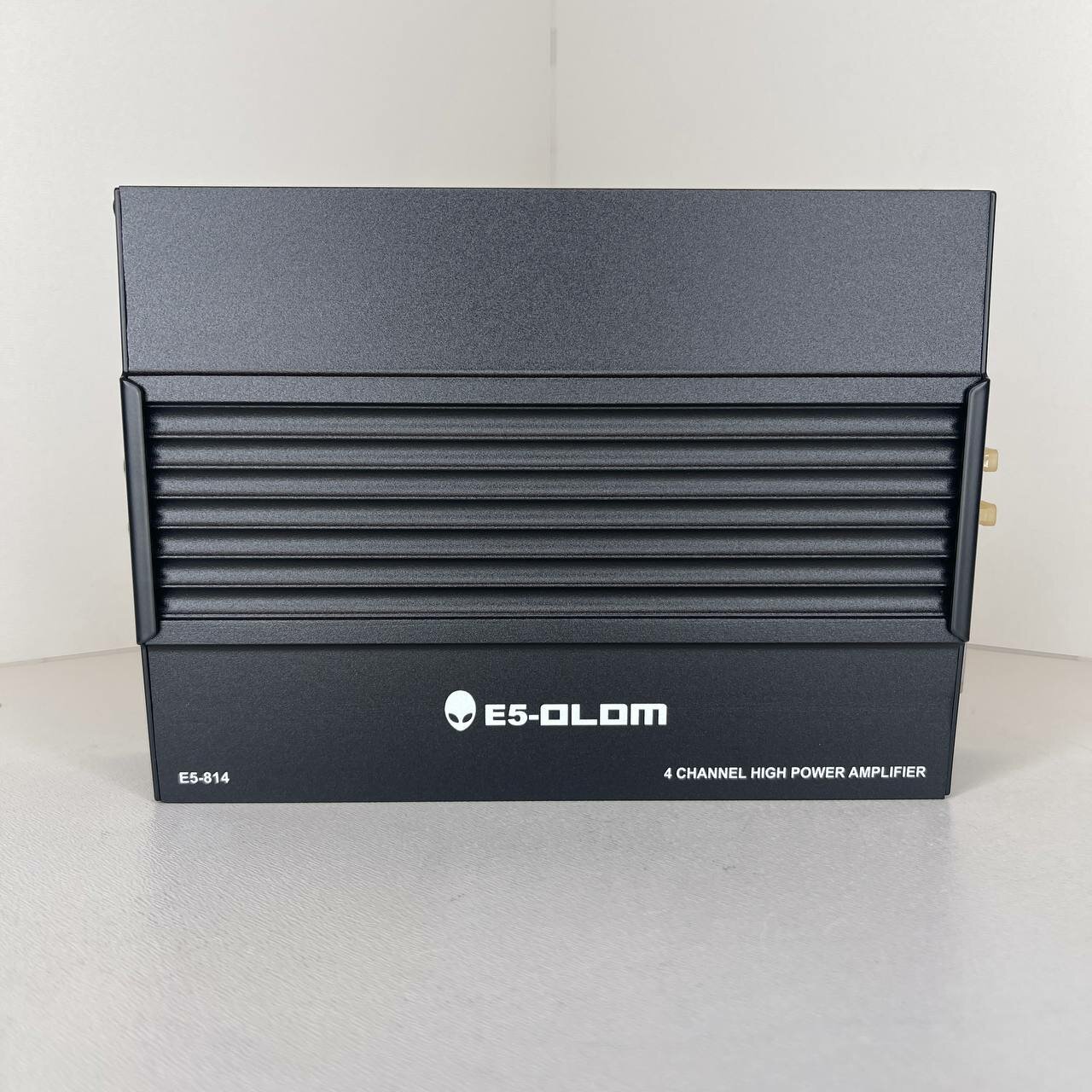 Автомобильный 4-х канальный усилитель для сабвуфера E5-814 240W