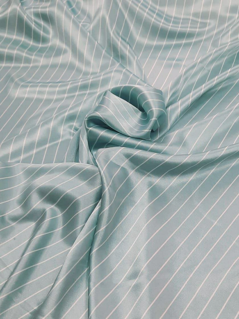 Атлас стрейч. Цвет светло-бирюзовый. Ширина 1.50 метра.