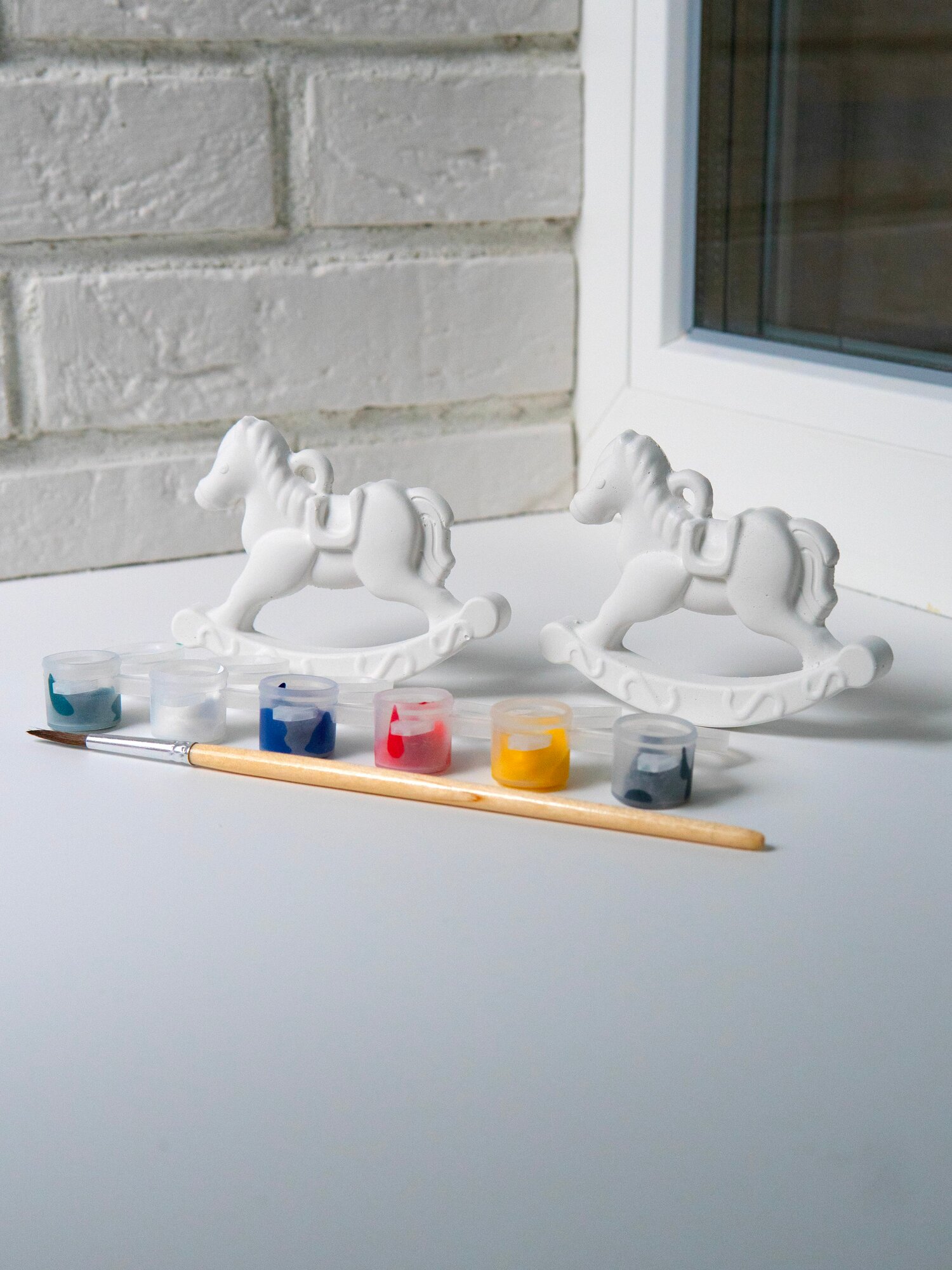 Лошадки украшение из гипса с набором красок 2 шт