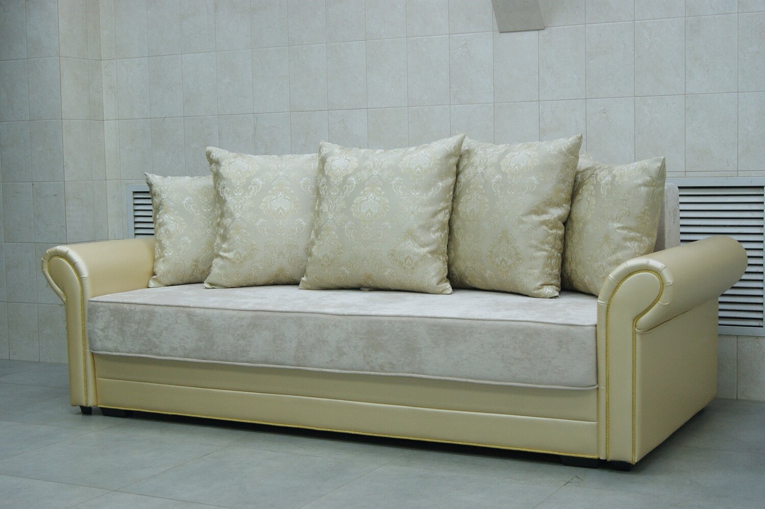 Прямой диван Гамбург Мельбурн Кремовый велюр, пантограф (тик-так), 248х110х85 см, с ящиком для белья
