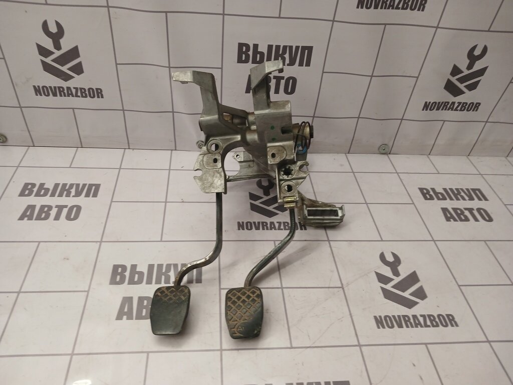 Блок педалей Audi 80 90 B3 86-91