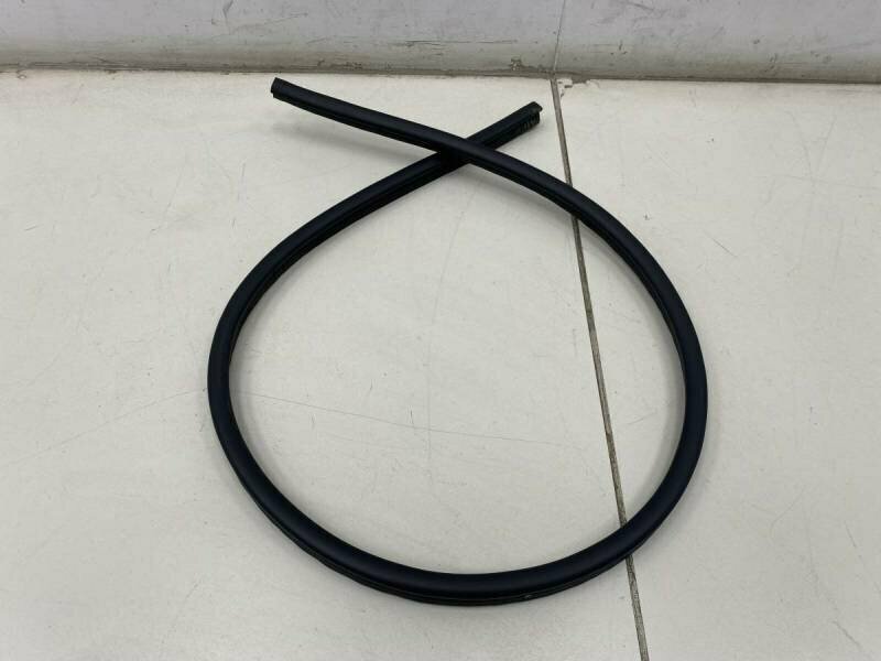 Уплотнитель капота Kia Sportage 3 SL 2010-2015 кат.номер: 861523U000