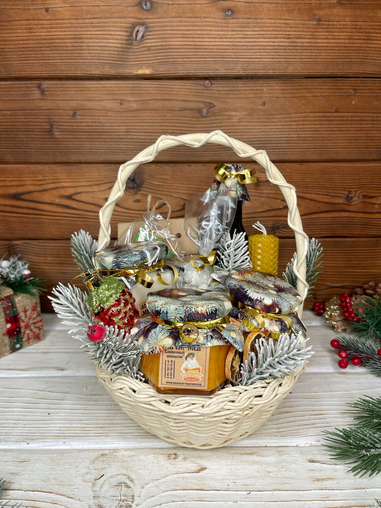 Подарочная корзина Zakazpodarka24 "Дары Щелкунчика", с мягкой карамелью, 20×20см