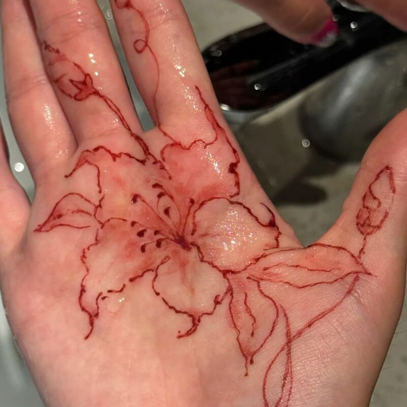 Наклейки-тату с нарисованными вручную цветными лилиями хной, водостойкие, сексуальные, долговечные, для модных девушек, милые и стильные, эстетичные наклейки на руки.