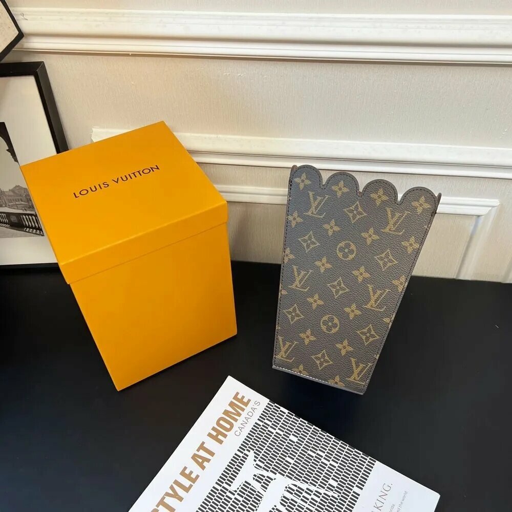 Louis Vuitton Кофр для хранения вещей, 16 см х 22 см