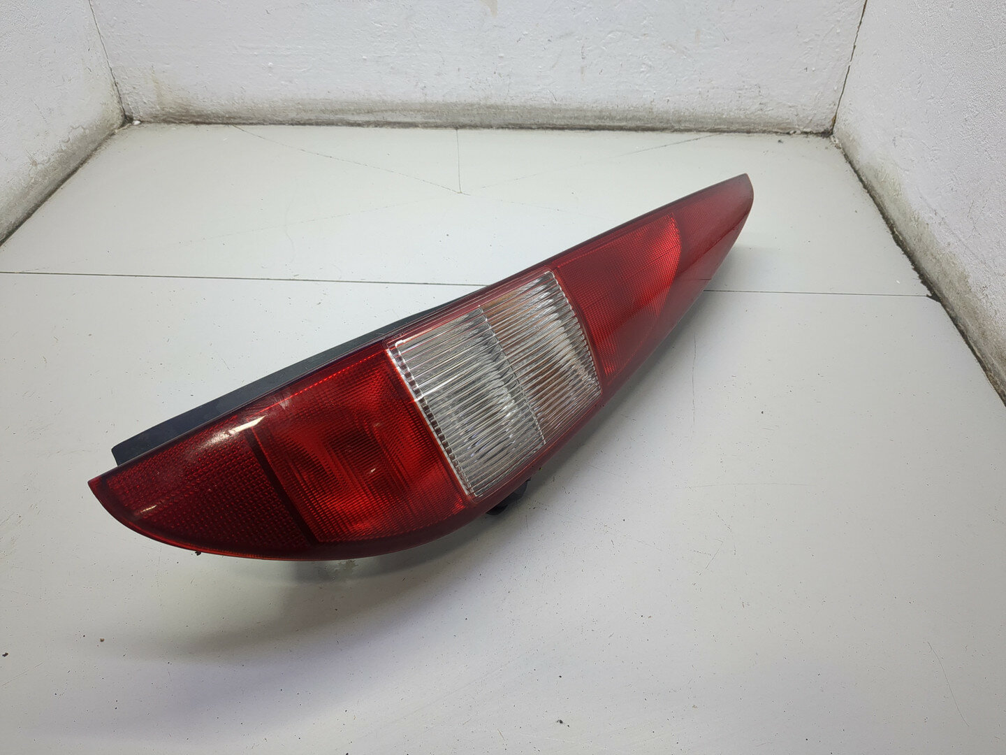 Фонарь (задний) правый Ford Mondeo 3 Б/У