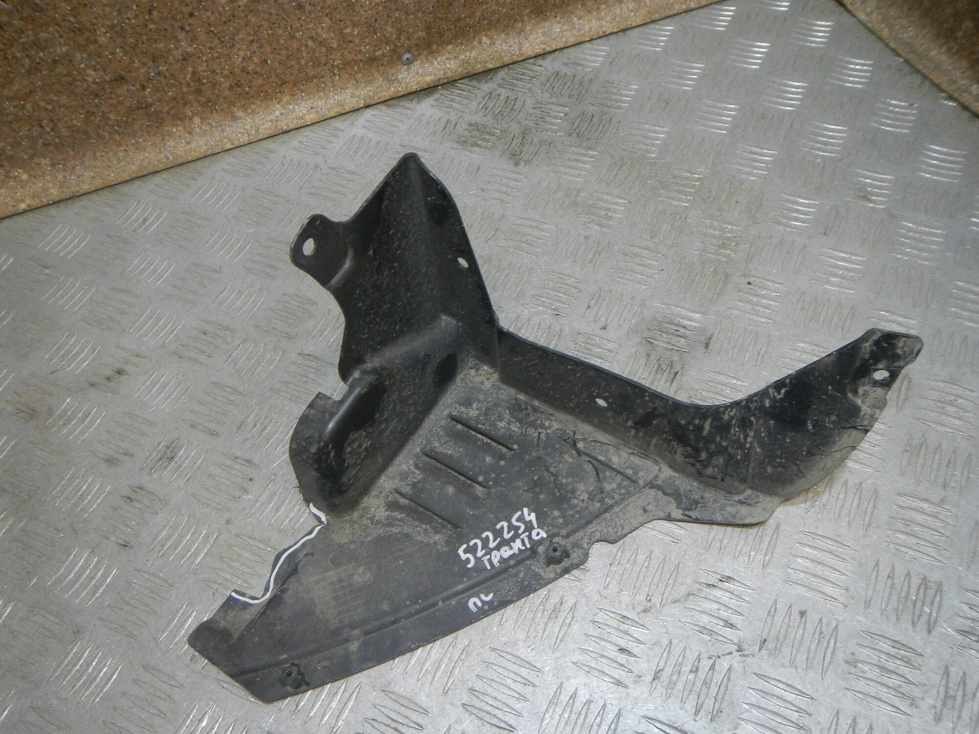 Б/У Пыльник (кузов наружные), ВАЗ (VAZ)-LADA GRANTA (гранта) FL (18-) LADA GRANTA (Гранта) FL (18-) левого крыла Нет куск...