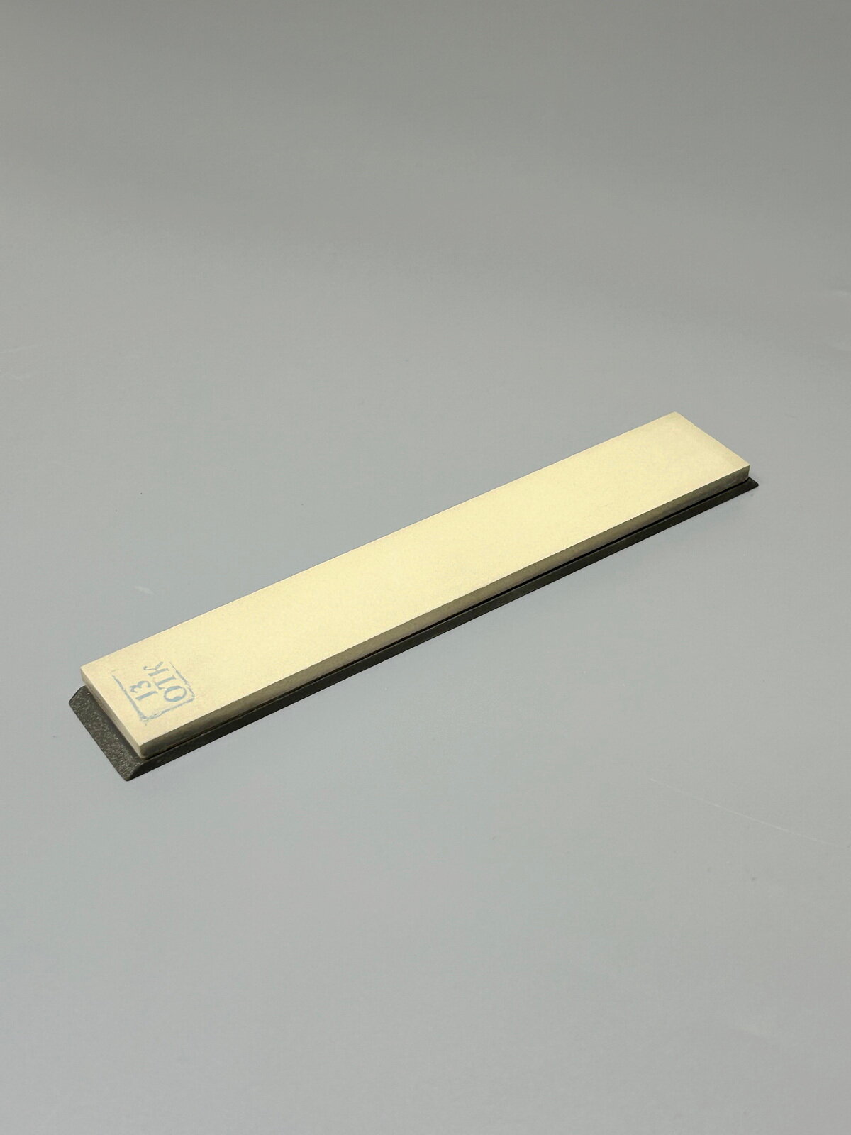 Абразивный брусок КК VID, F2000 для заточки ножей и ножниц. Точильный камень