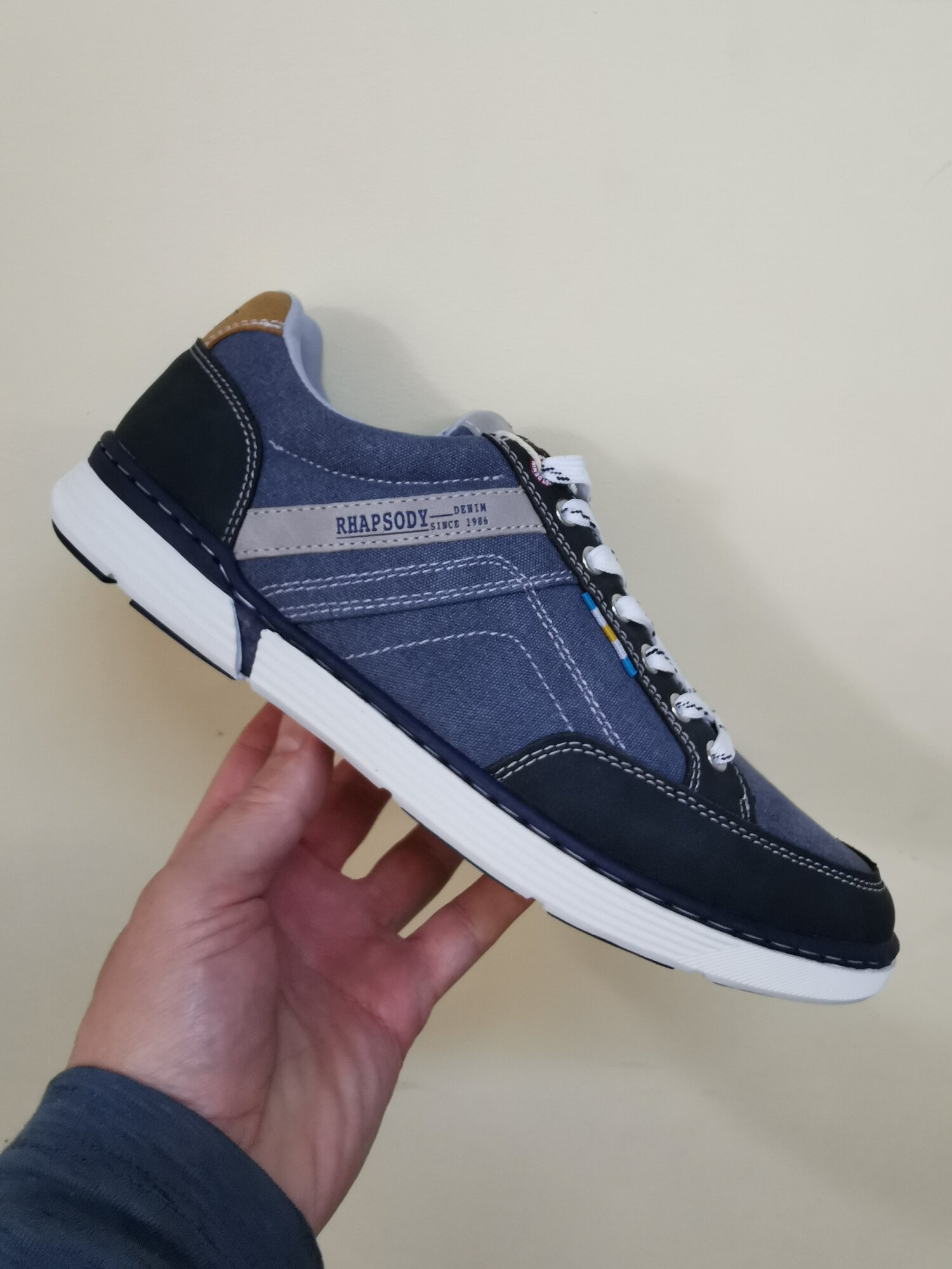 Кроссовки Rhapsody