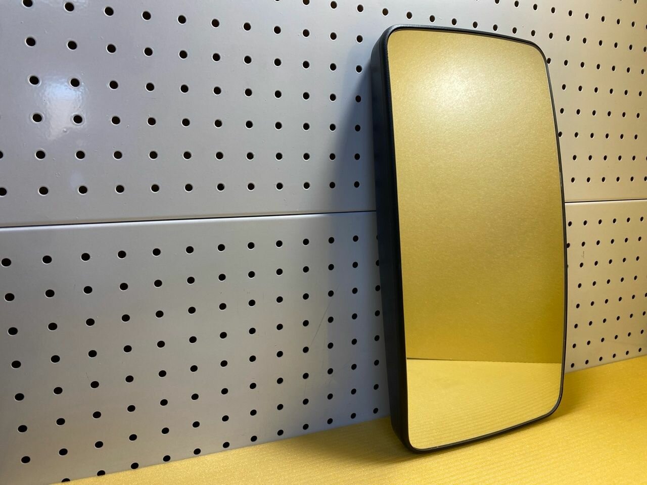 Стекло зеркала основного правое/левое ДАФ ЦФ85 ХФ95 (DAF CF85 XF95) с подогревом