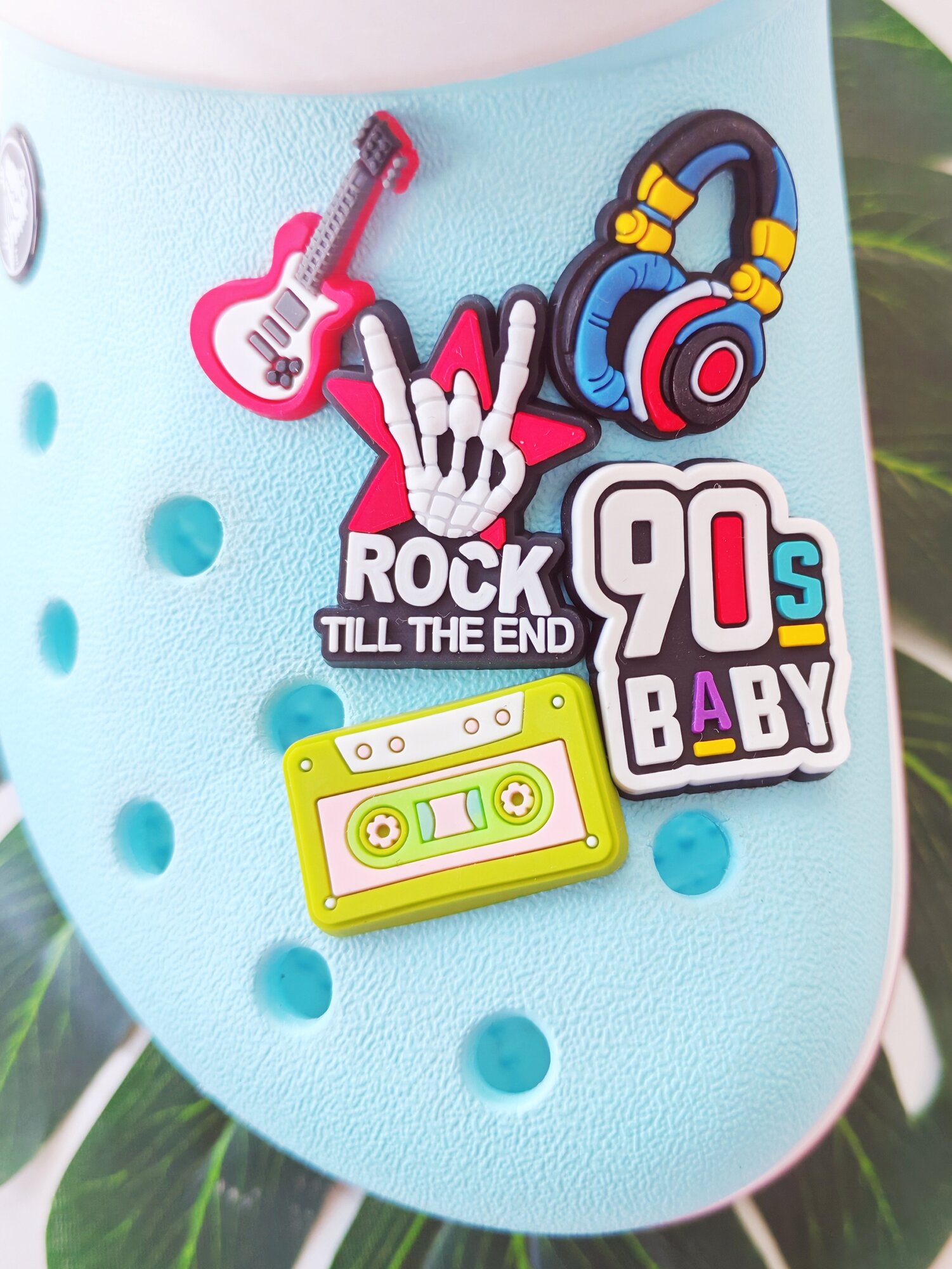 Джибитс на crocs Рок-музыка Гитара Наушники кассета на взрослых