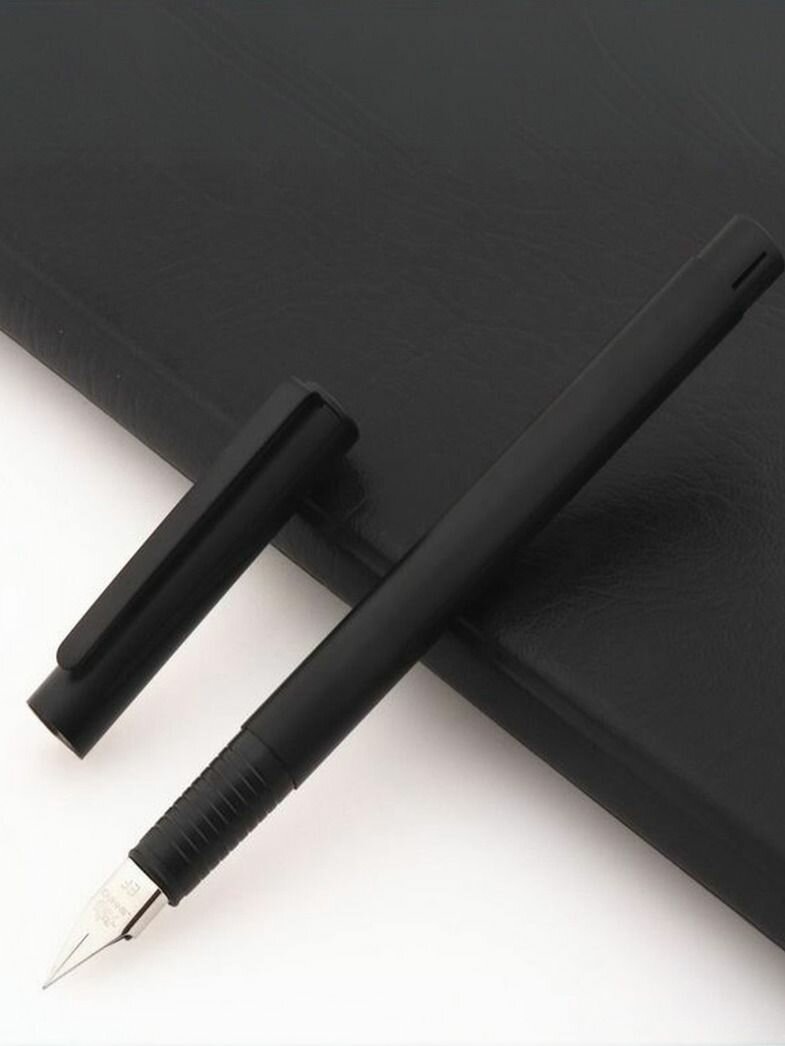 Перьевая ручка 65 корпус нержавеющая сталь. Китай. Перо EF (0.38 мм). Заправка поршнем. Цвет черный