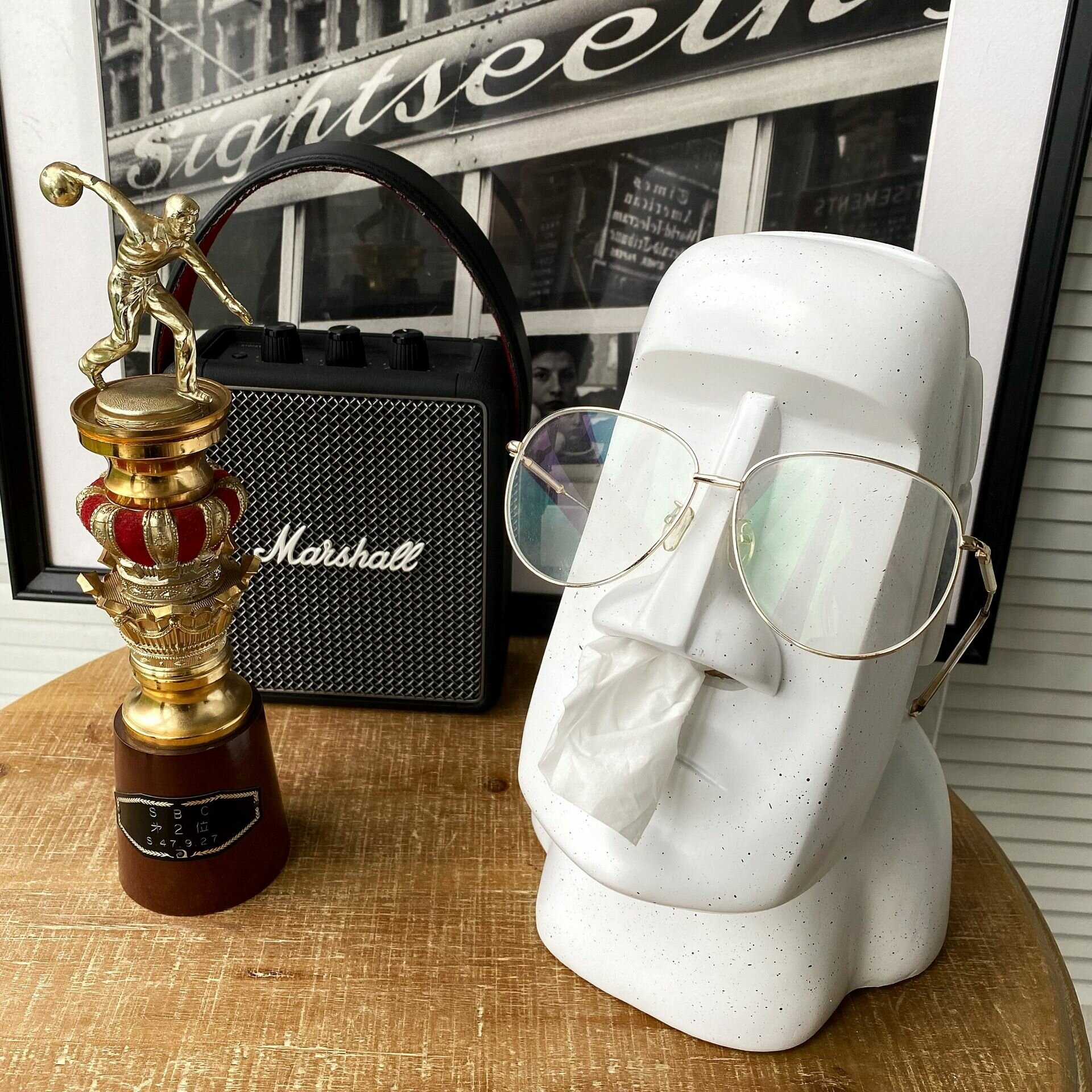 Каменные статуи острова Пасхи, коробки для салфеток, причуды