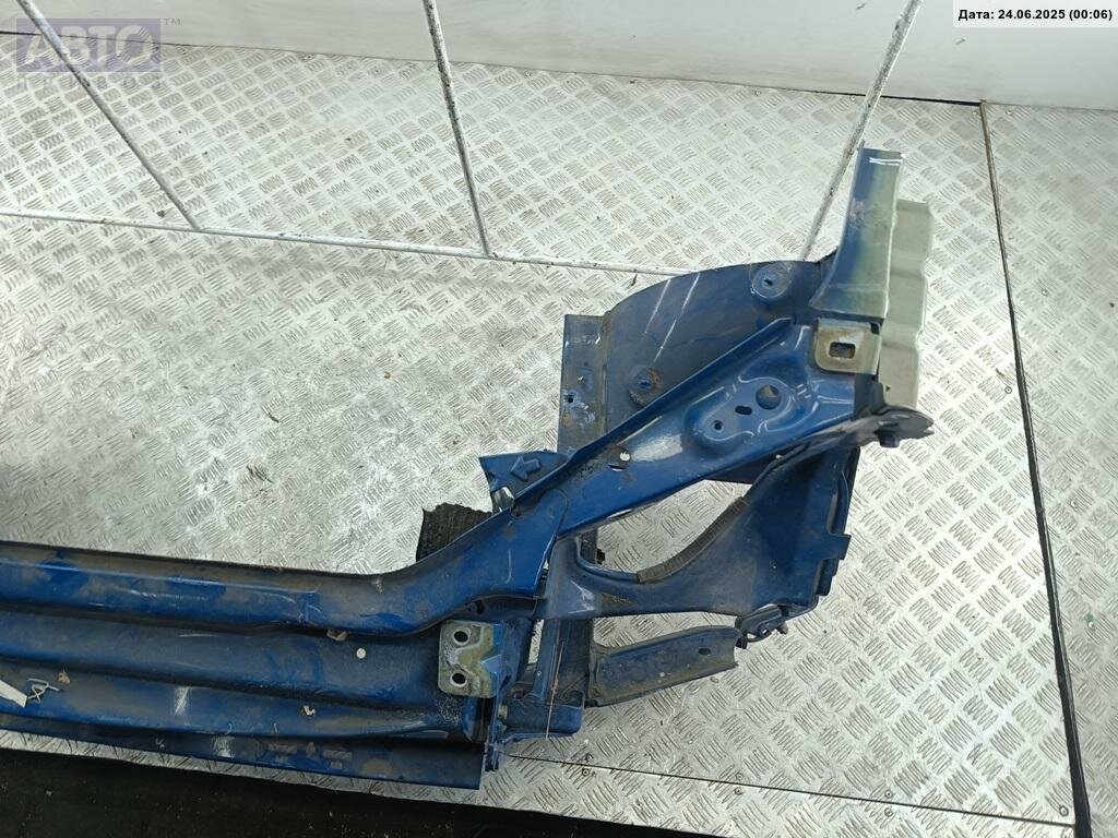 Рамка передняя (панель кузовная, телевизор) Renault Kangoo 1 (1998-2008)