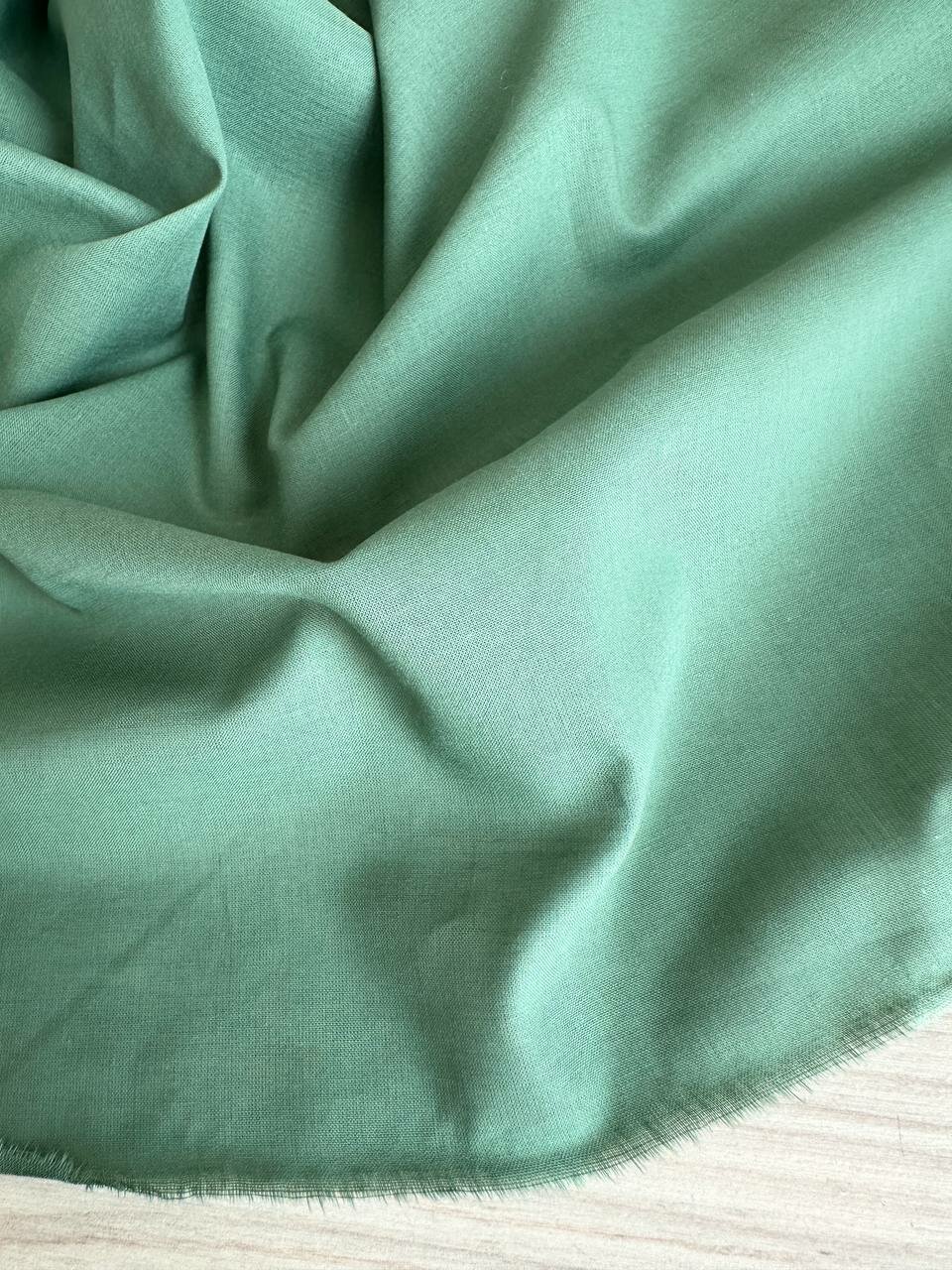 2 м. Батист ткань для шитья 100% хлопок. Подкладочная ткань, цвет зеленый, ширина 150 см, плотность 70.