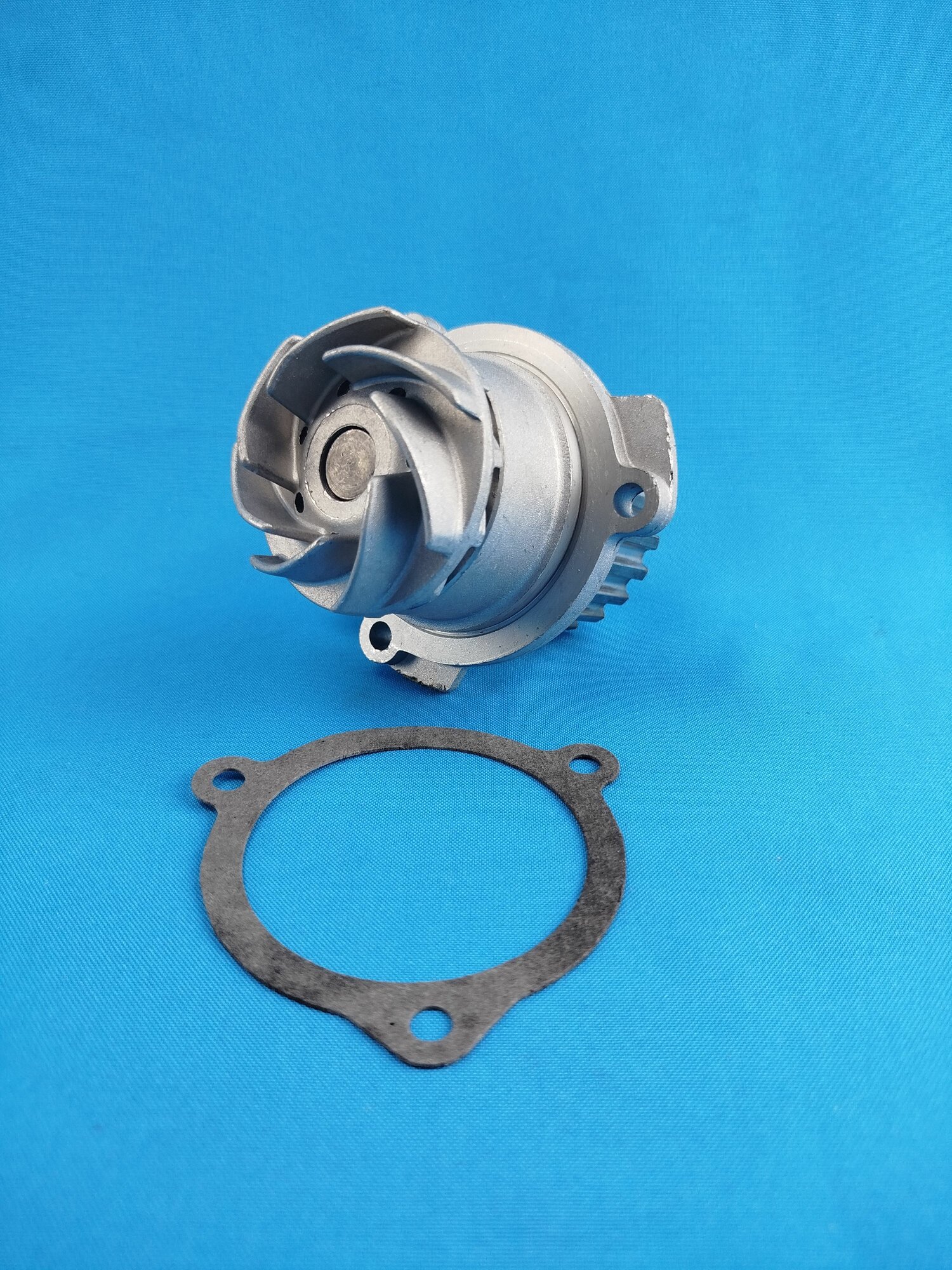 Помпа "FENOX" для автомобилей ВАЗ 2110-12 16кл. c алюминевой крыльчаткой (2112-1307010)