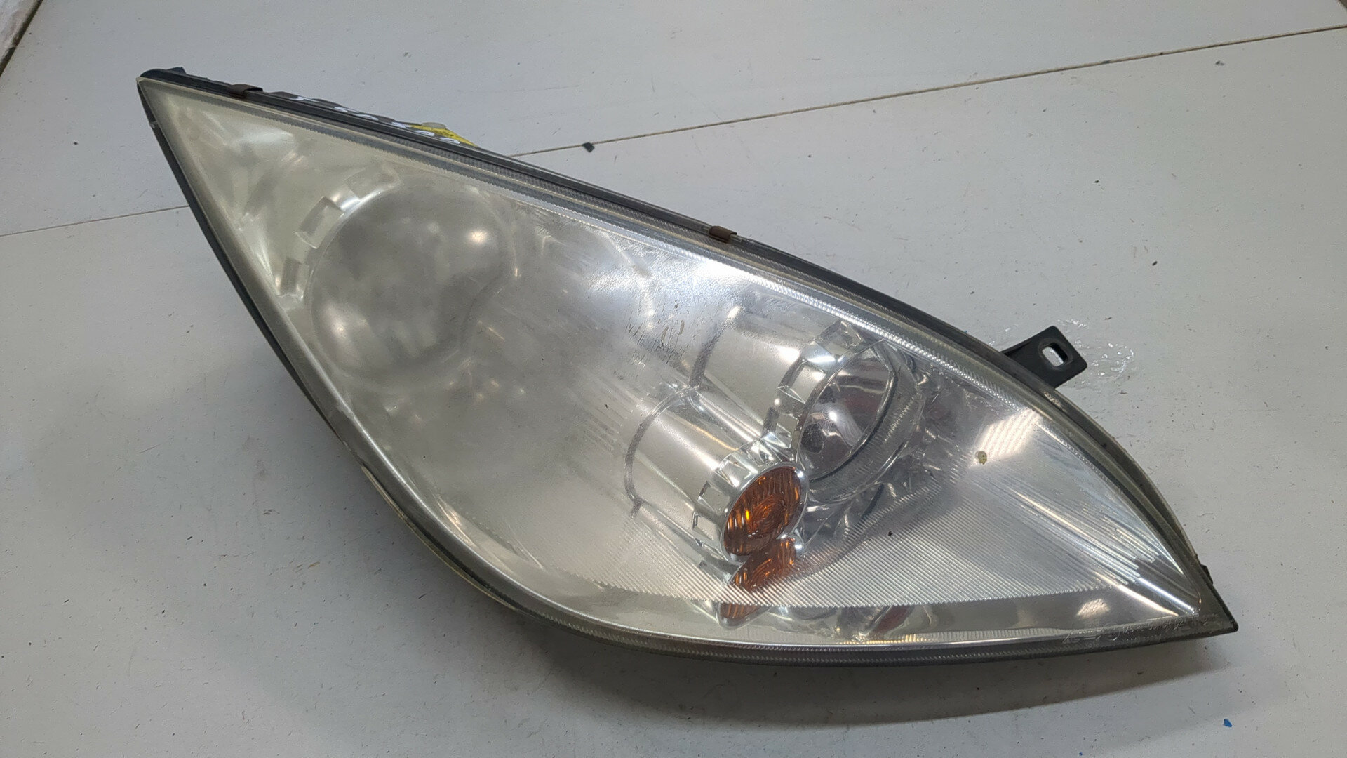 Фара (передняя) правая Mitsubishi Colt Б/У