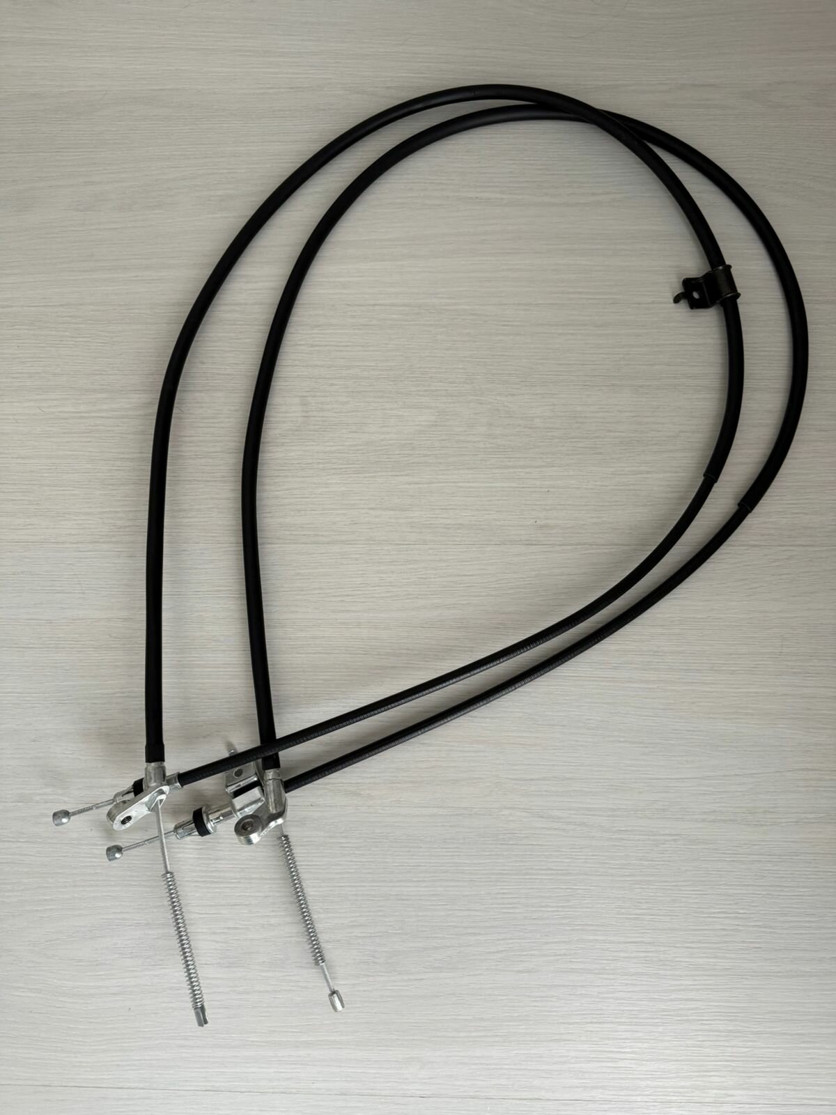 Трос ручника комплект правый+левый Ниссан Тиида Nissan Tiida 04-13