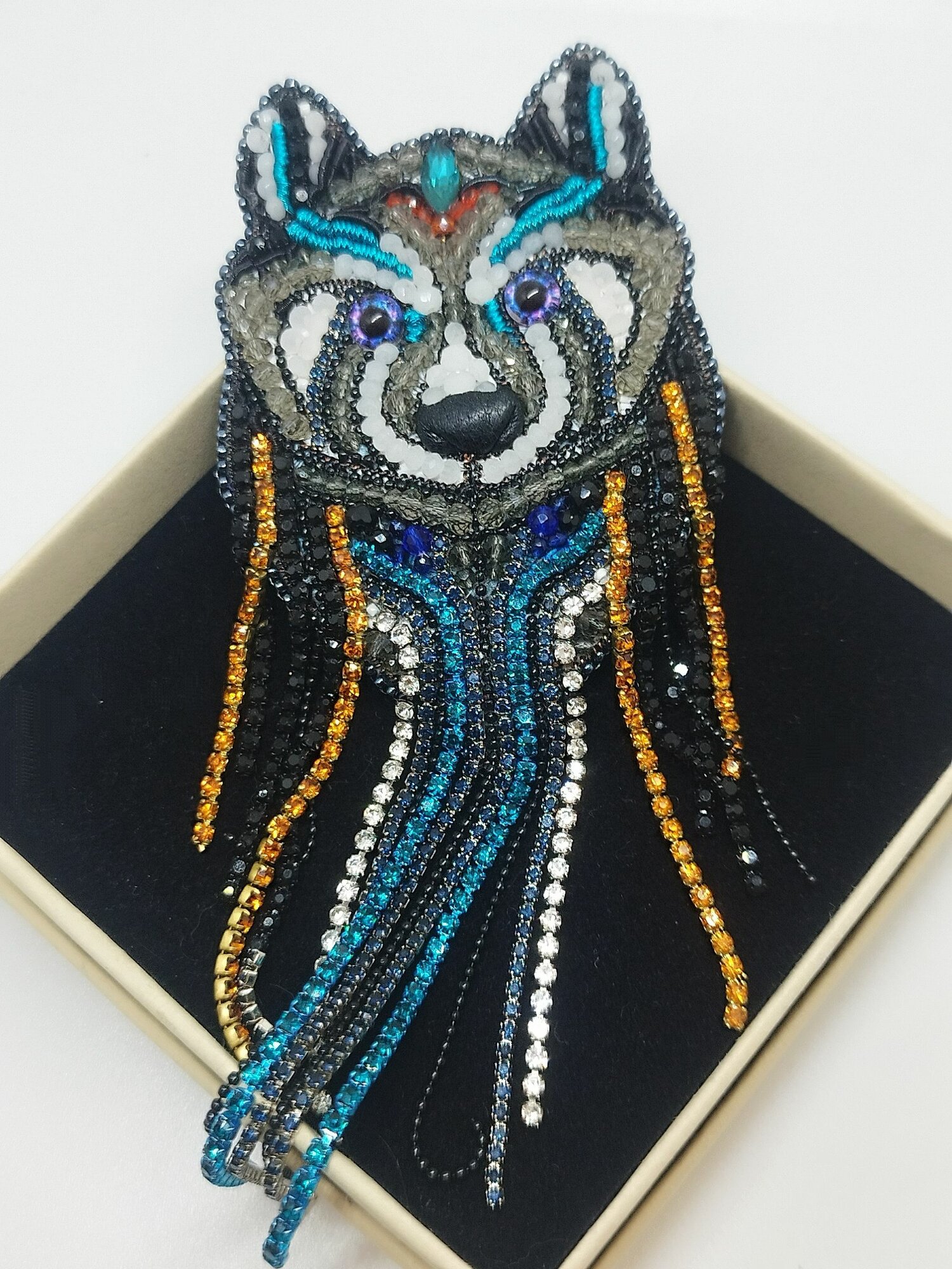 Брошь, стразы