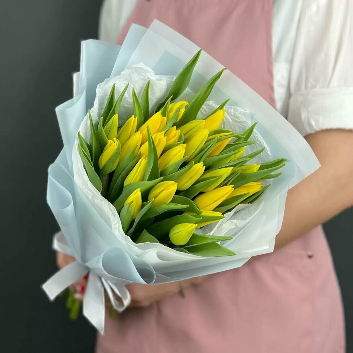 Тюльпаны/ Желтые тюльпаны букет 25 штук/ Тюльпаны с доставкой по Москве/ Цветы к 8 марта