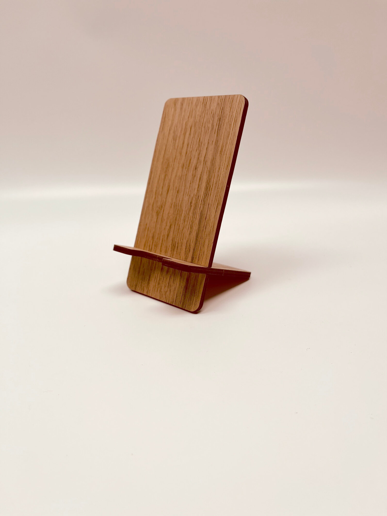 Подставка для телефона из натурального шпона Орех американский без покрытия