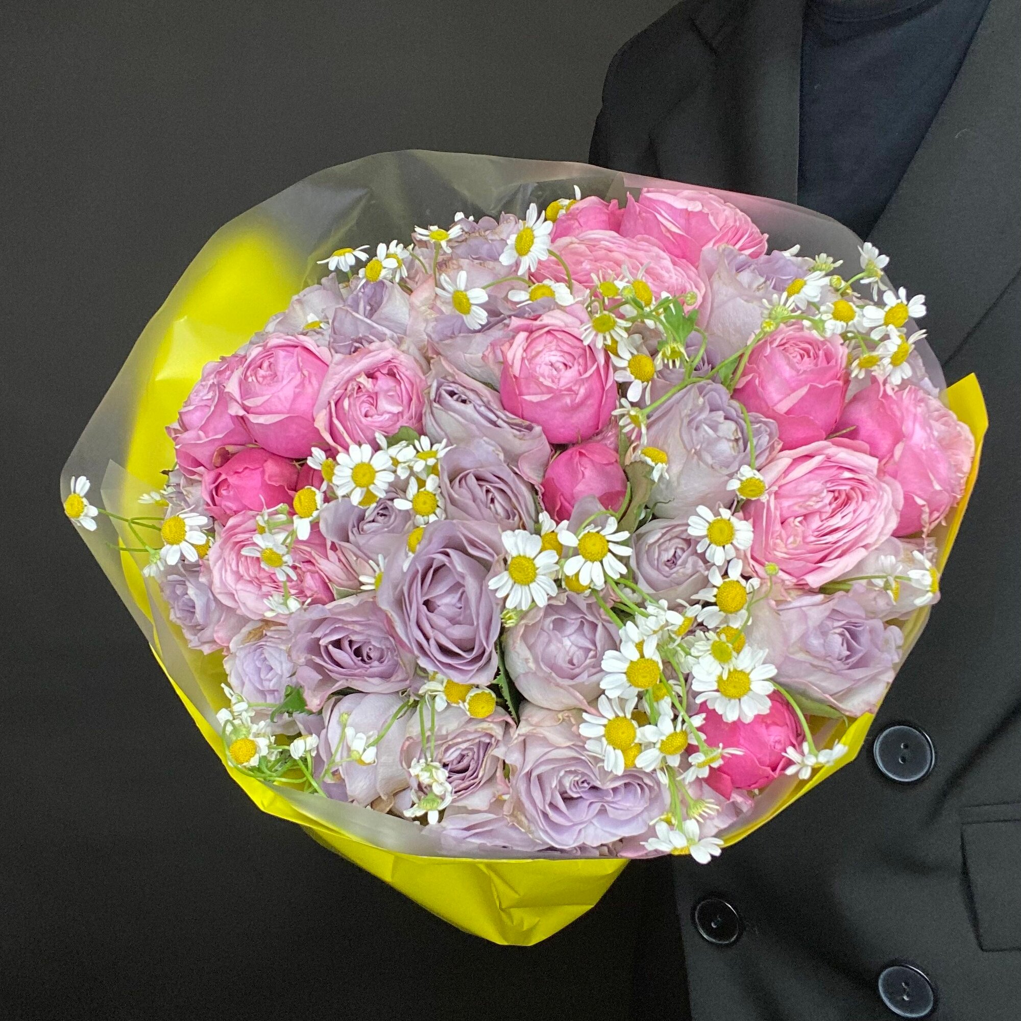 Пышный букет (розы кения 35 шт, танацетум 10 шт, пионовидные розы 5 шт)