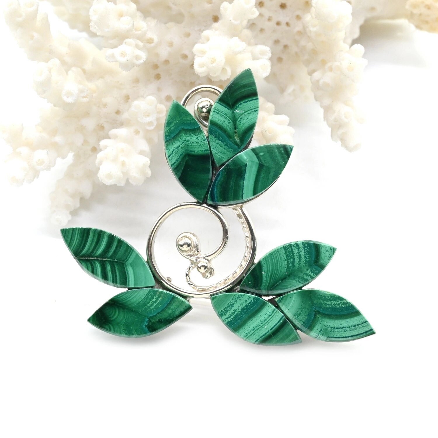 Брошь, малахит