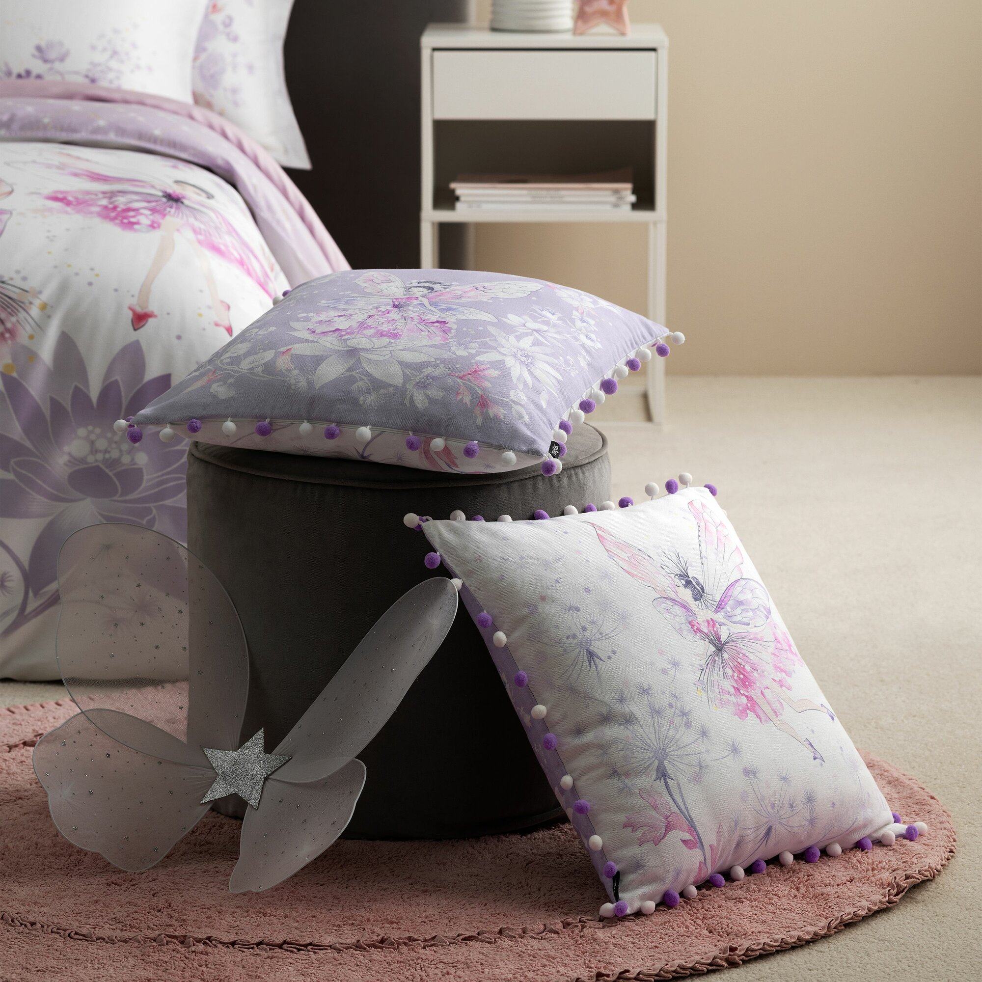 Togas Подушка декоративная "Фаллена" с помпонами, 45х45