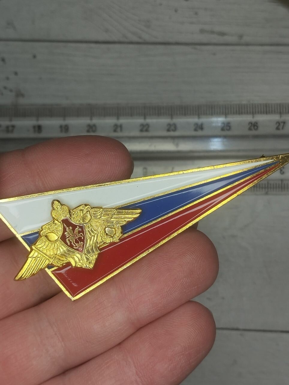 Уголок (околыш) орел МО с венком на берет Триколор РФ малый легкий (алюминий)