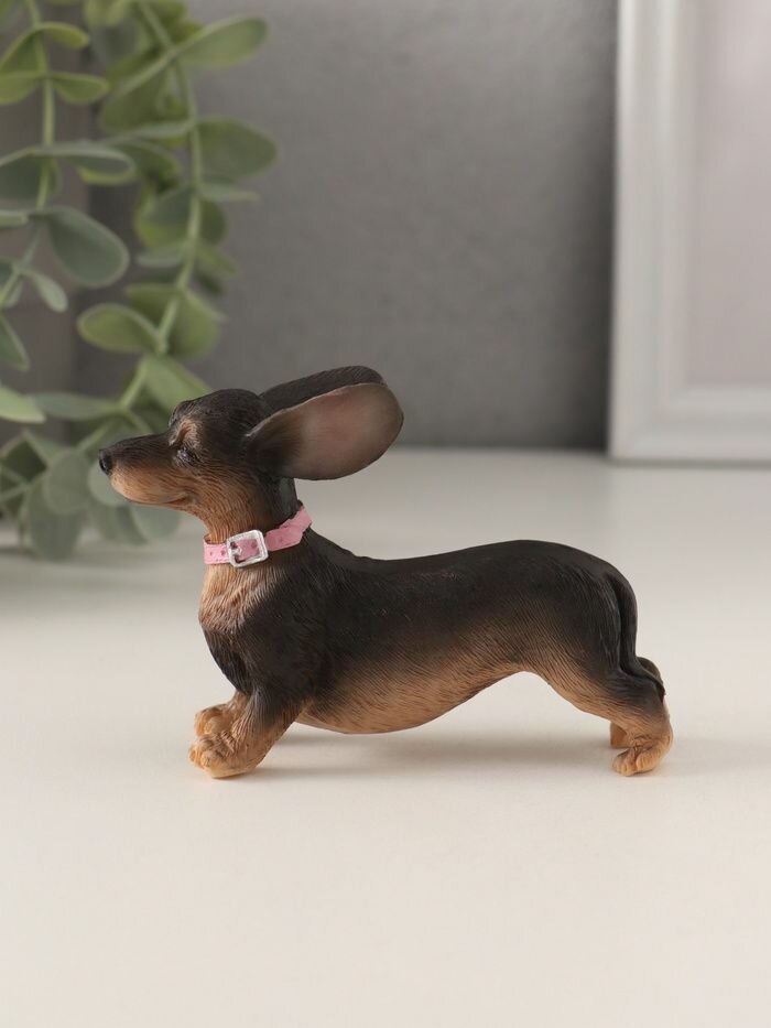 Фигурка полистоун Такса с летящими ушами , 10 3 6.5 см