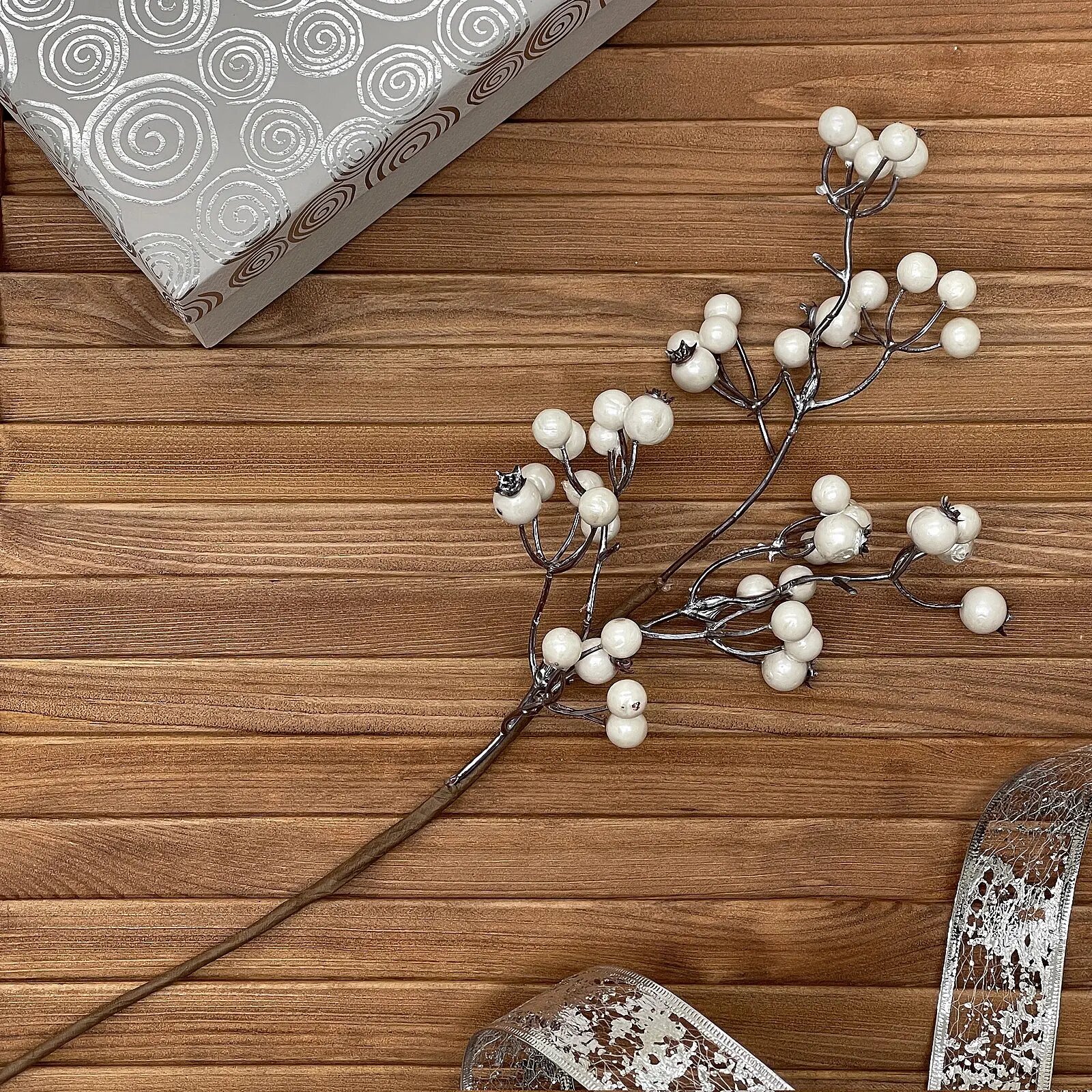 Ветка декоративная «Сказочная ягода» 60 см, белый, для уютного интерьера