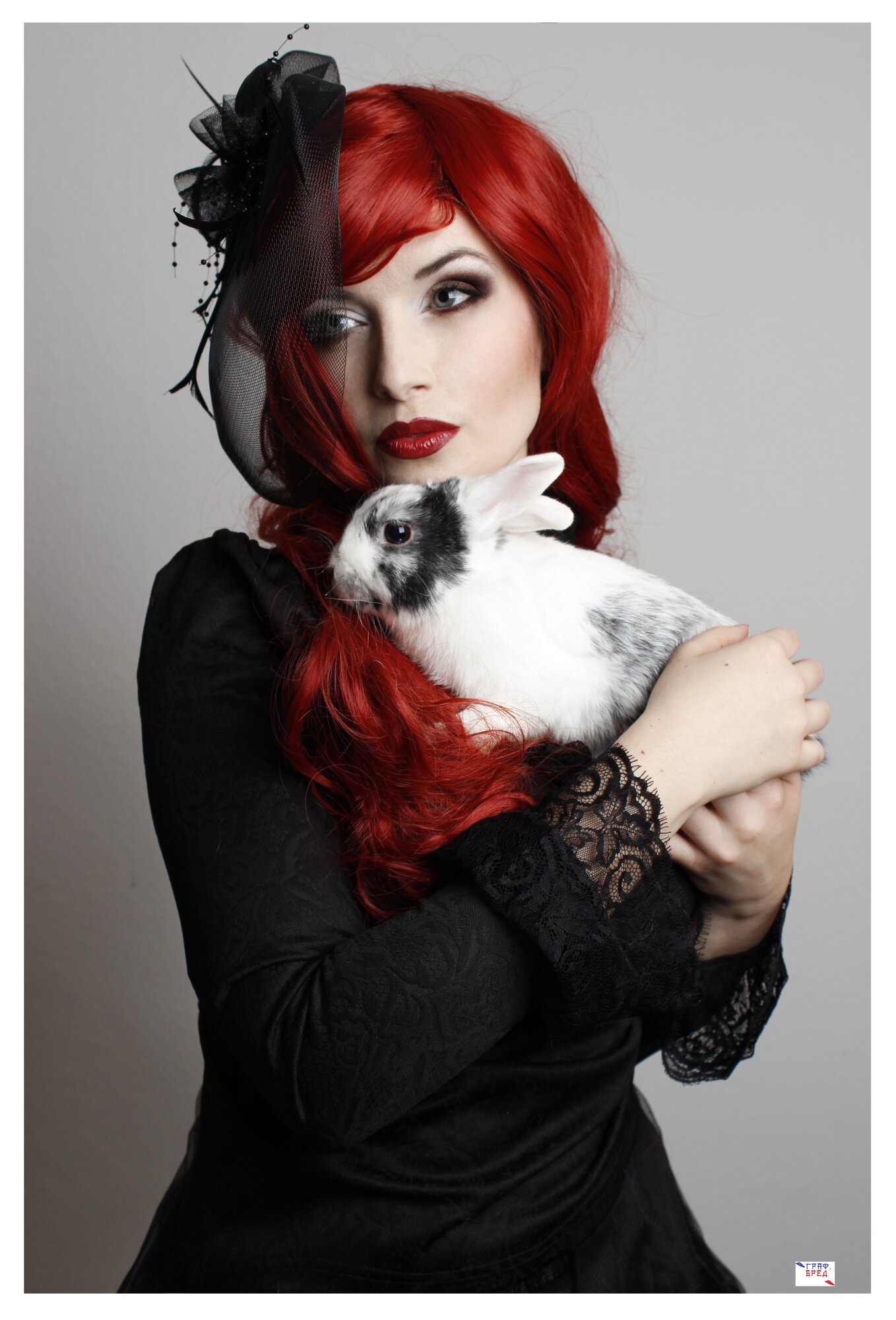 Постер "Модель в Викторианской Эстетике", Музейное Качество, Уникальный Дизайн