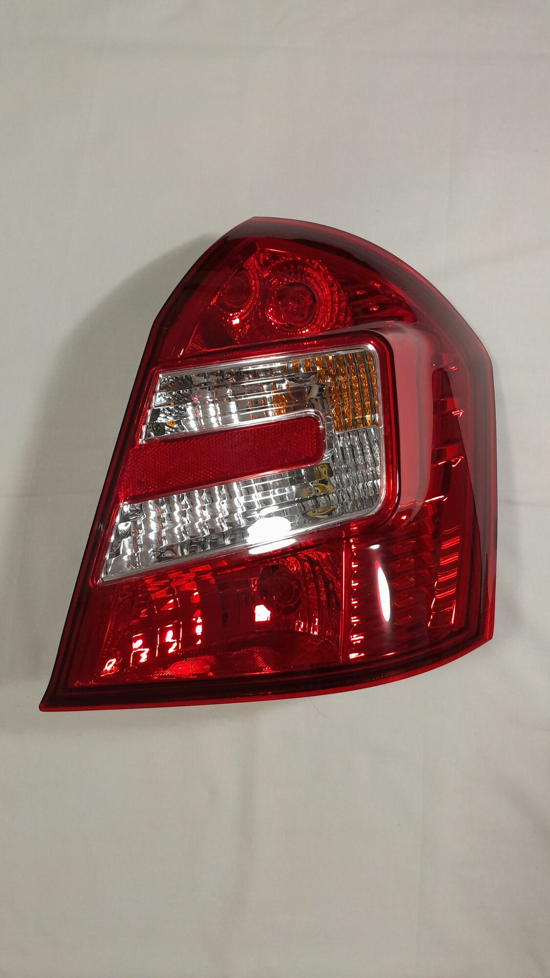 Фонарь задний правый NEW оригинал LIFAN OEM-номер LBU4133400 для Lifan Breez (520) .