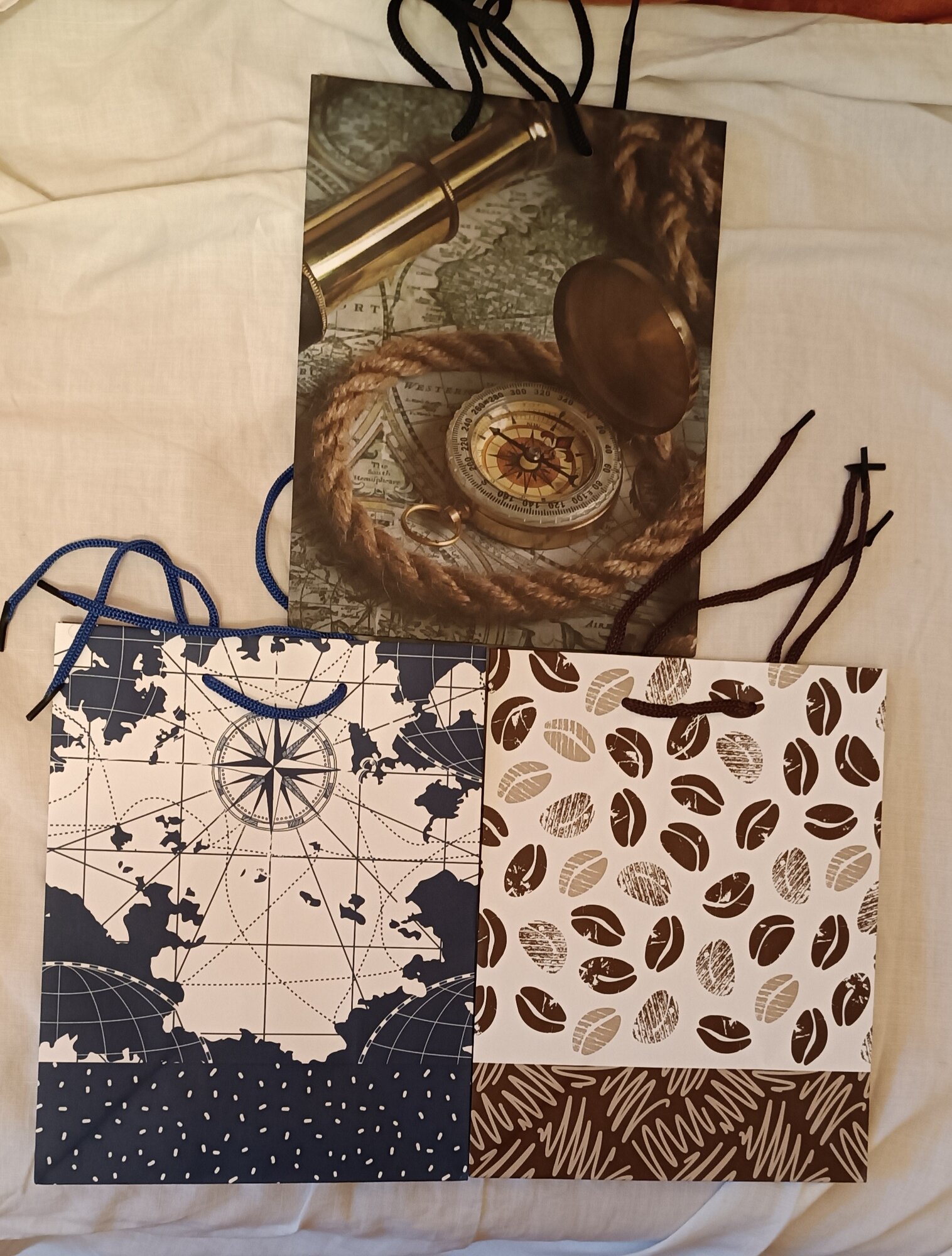 Пакет мужской подарочный бумажный. ламинированный 23*18*12 см, 130гр/м, в наборе 3 штуки