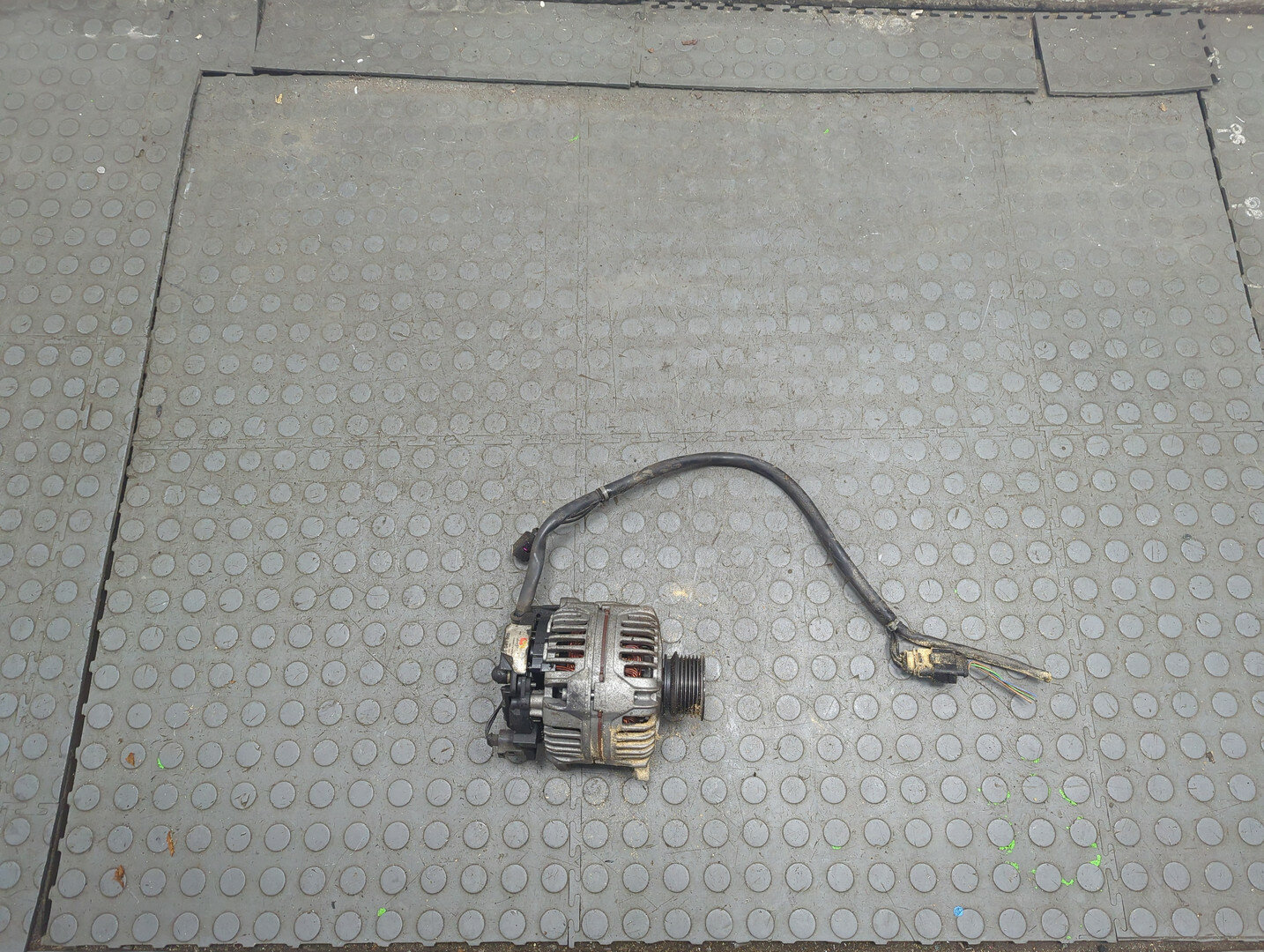 Генератор Volkswagen Golf 4 Б/У