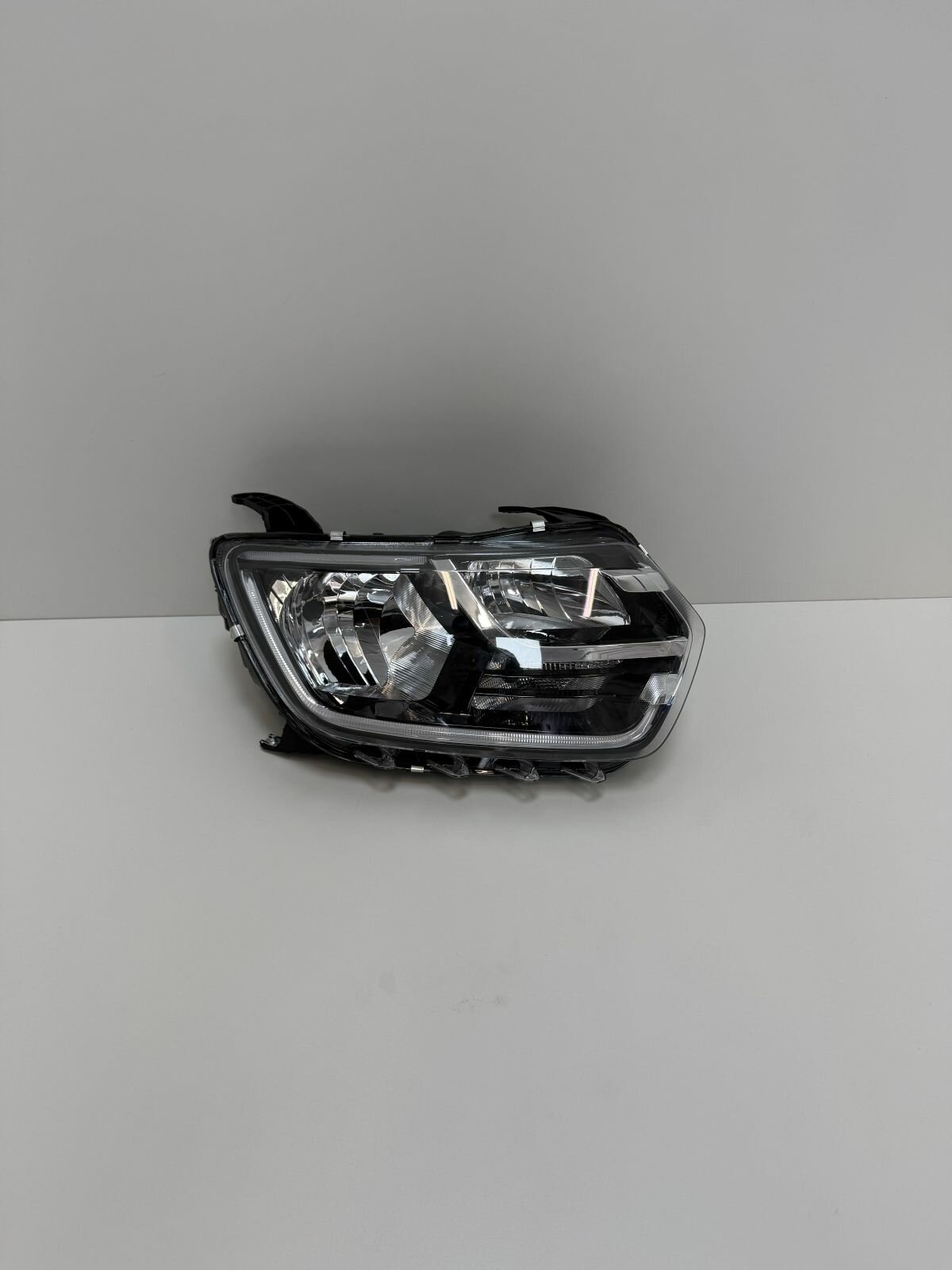 Фара правая с LED ДХО для Рено Дастер 2 2020 - 2022 г. аналог