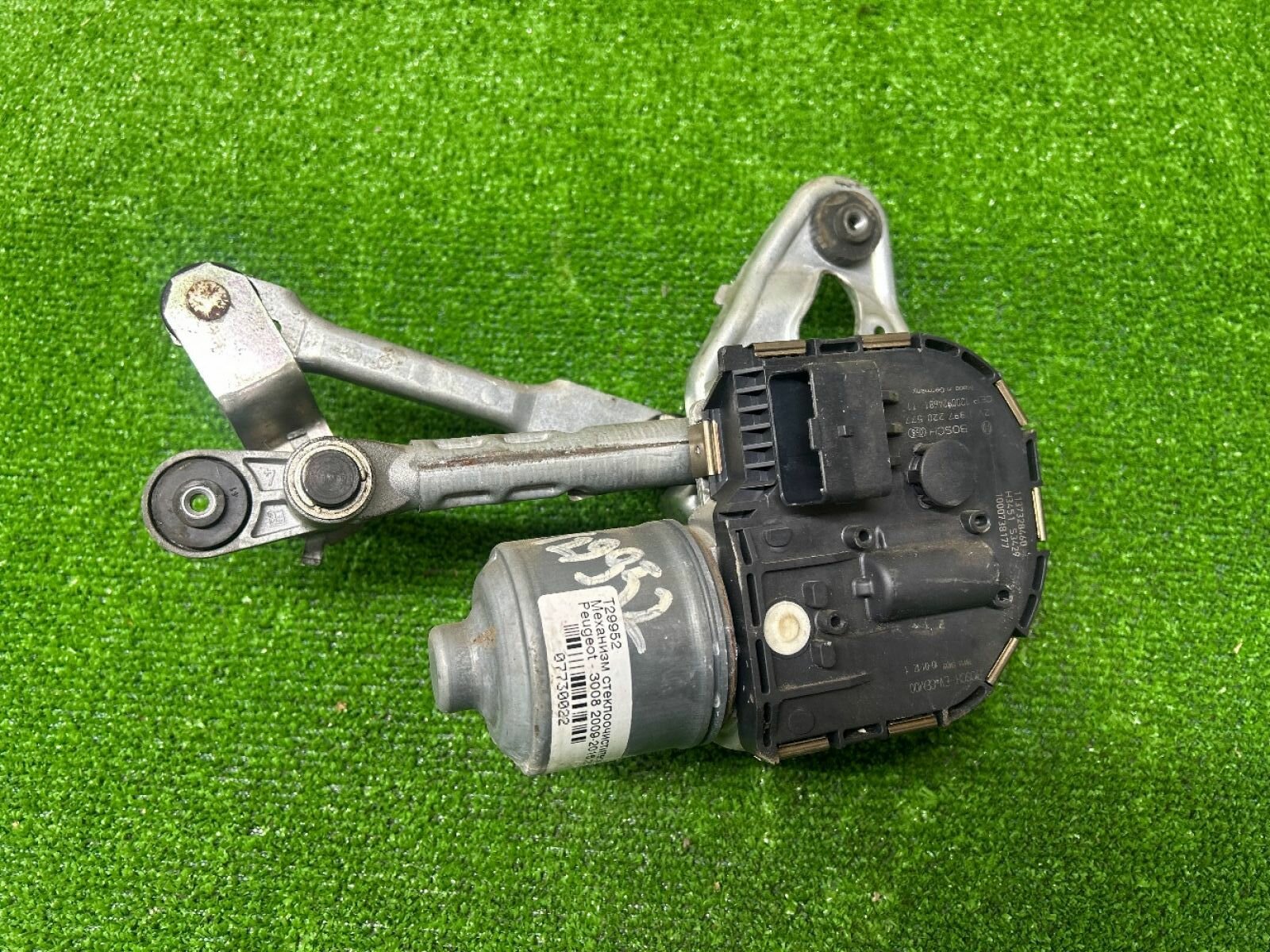 Моторчик стеклоочистителя правый Peugeot 3008