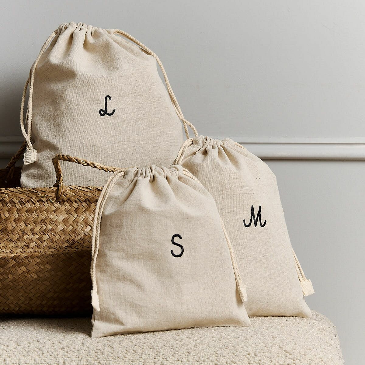Набор льняных мешочков для хранения разного размера с вышивкой S, M, L, SML, бежевый, 3 шт.