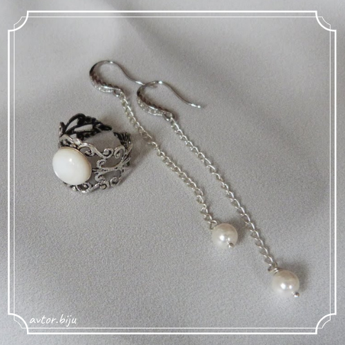 Комплект бижутерии: серьги, кольцо, перламутр
