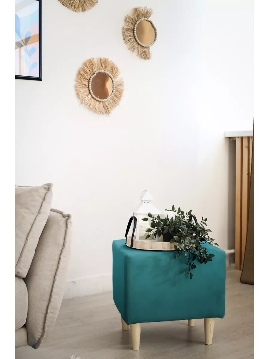 Пуфик на деревянных ножках