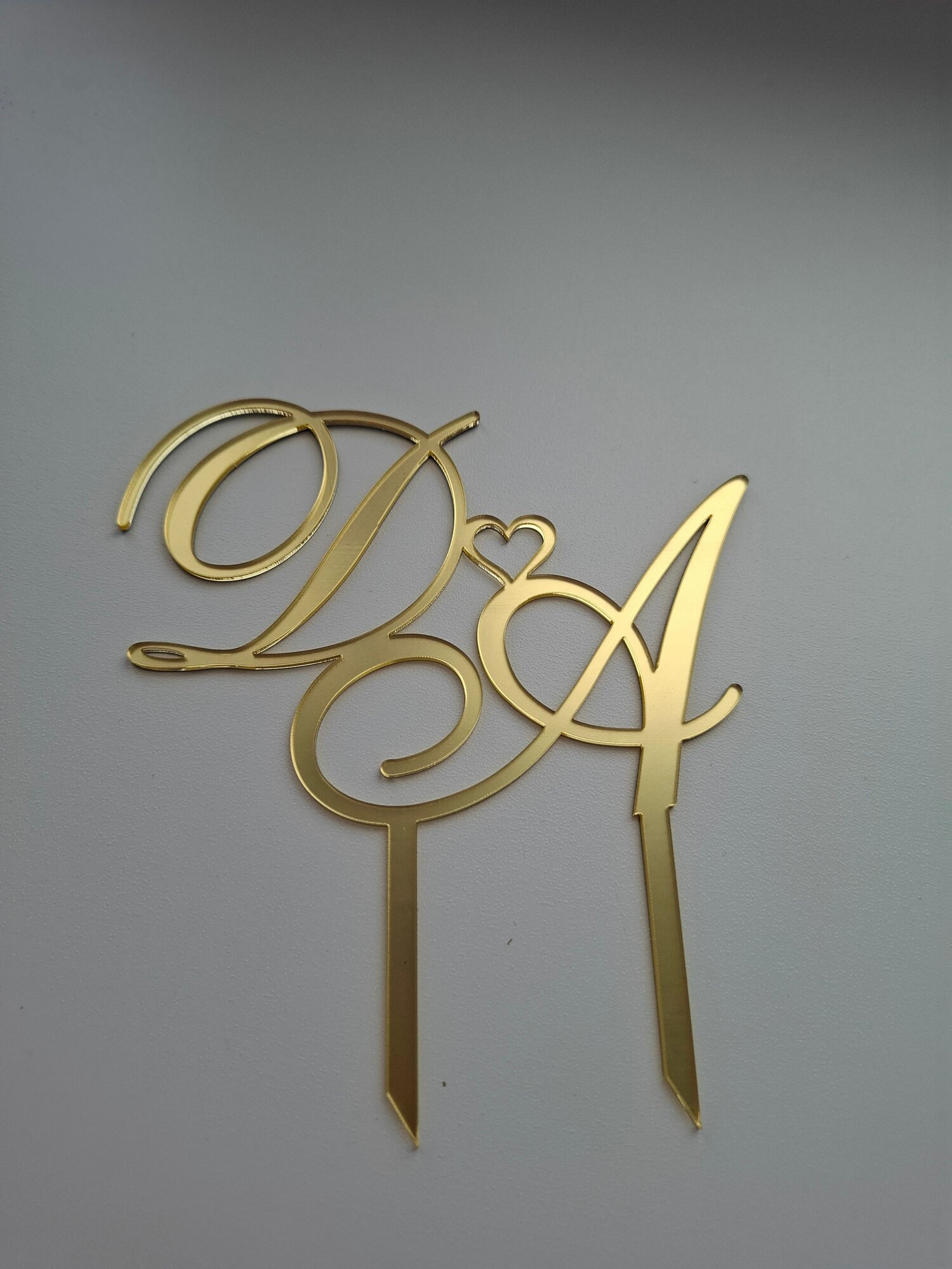 Топпер на свадебный торт "инициалы Д и А ", зеркальный золотой акрил