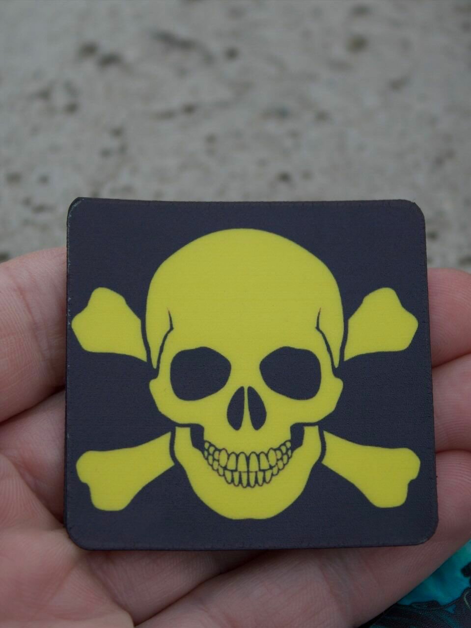Патч - светлячок, шеврон светящийся в темноте 5*5 см Череп и кости