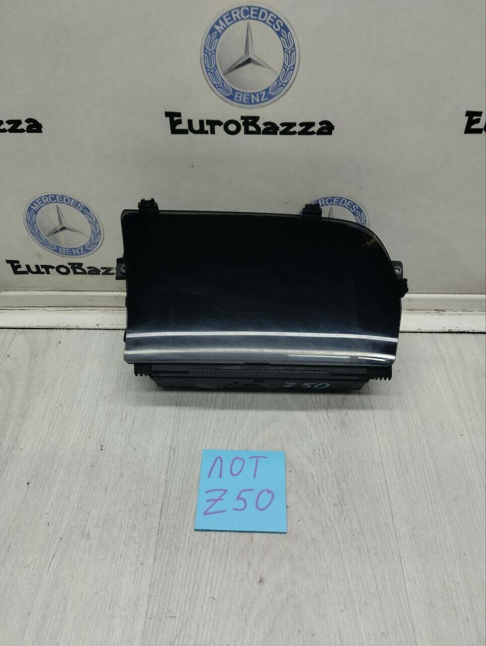 Монитор Mercedes W221 A2218704589