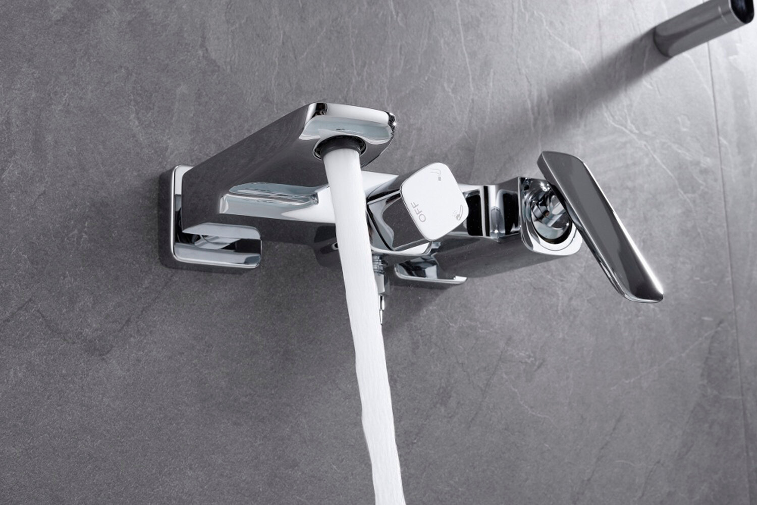 Смеситель для ванны однорычажный Ganzer с лейкой и шлангом GZ51032 цвет хром