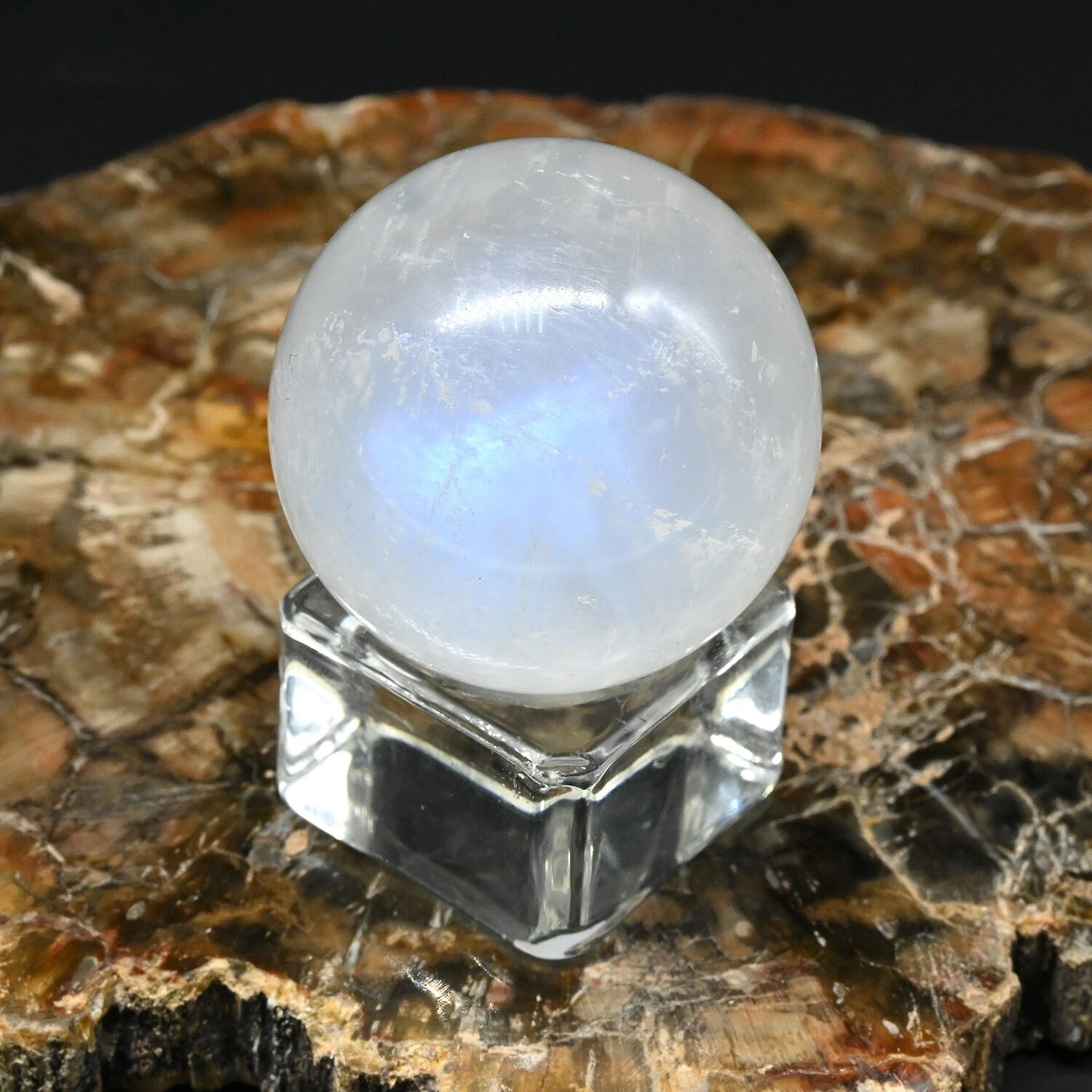 Шар из лунного камня, (адуляр) диаметр 33мм .