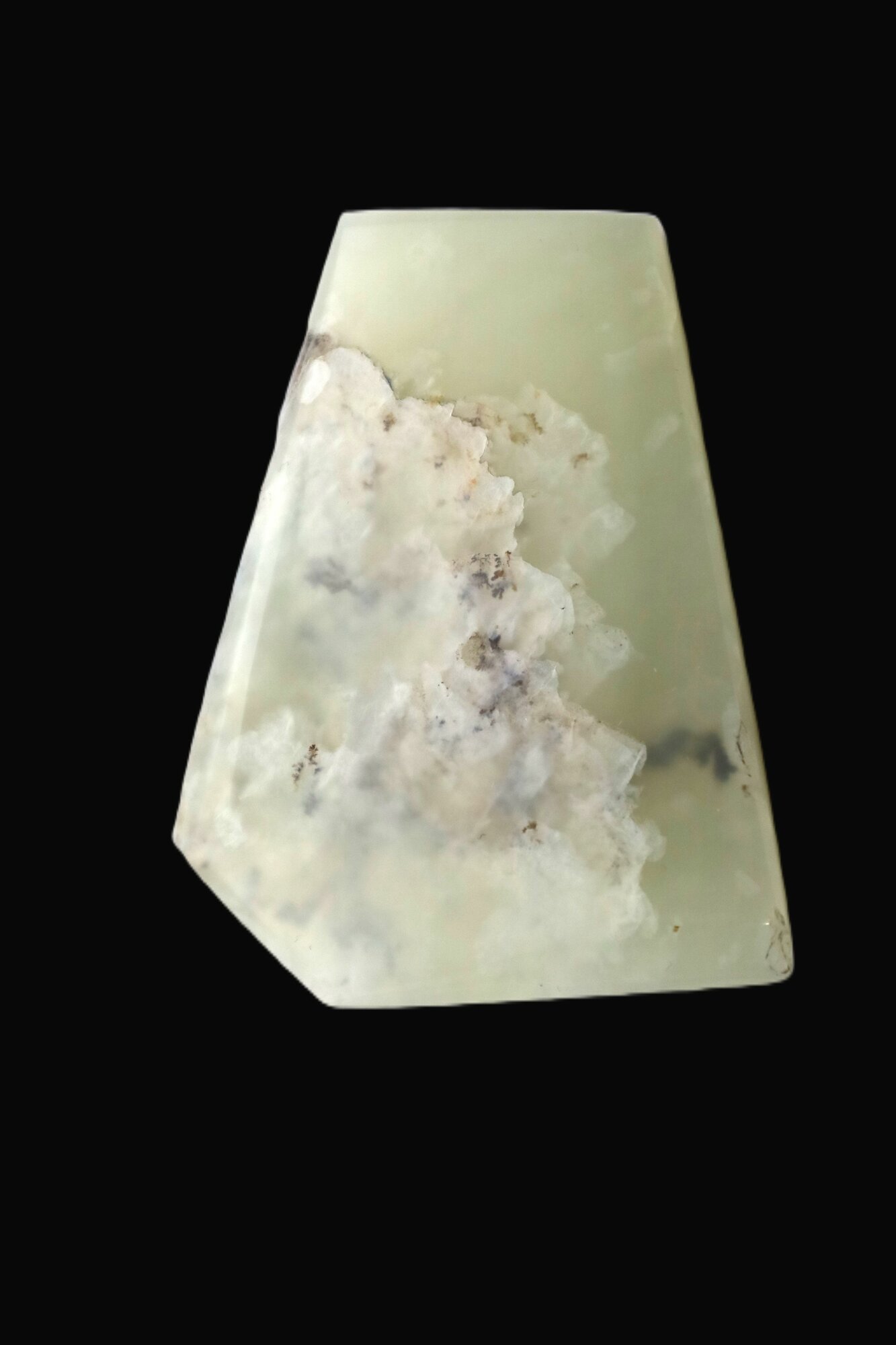 Кабошон из нефрита