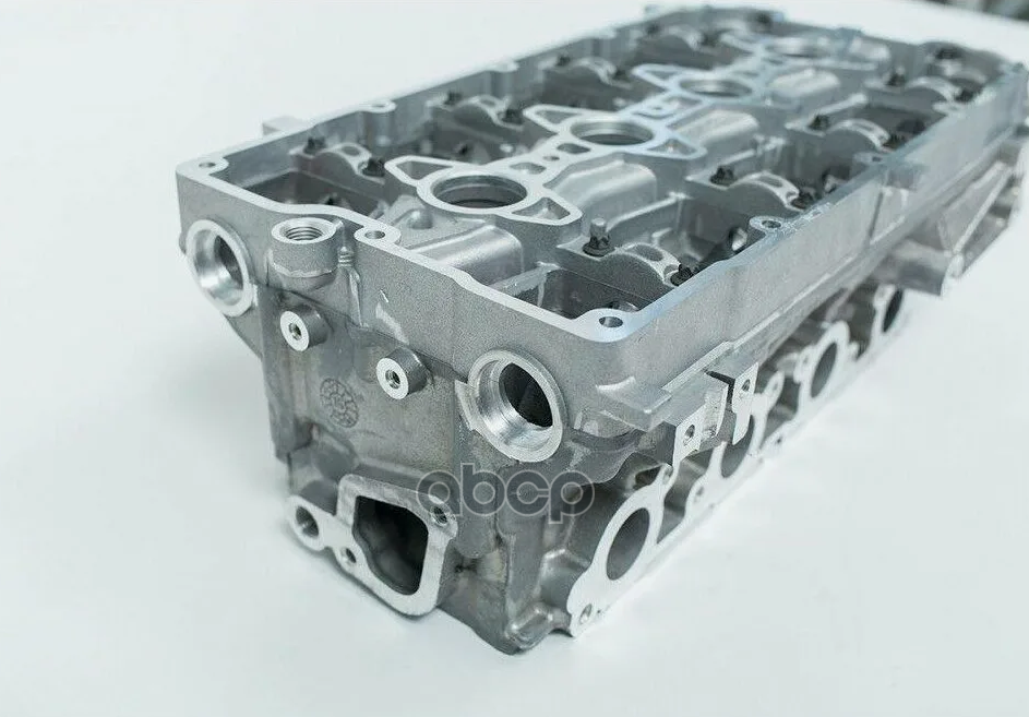 Головка цилиндров без шпилек голая без распредвалов LADA арт. 21126100301100