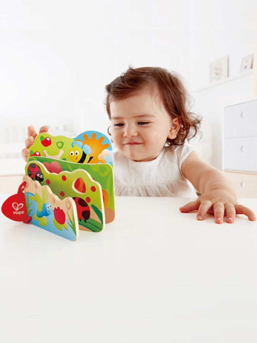 Развивающая игрушка-книжка для малышей Hape "Природа", E0043_HP
