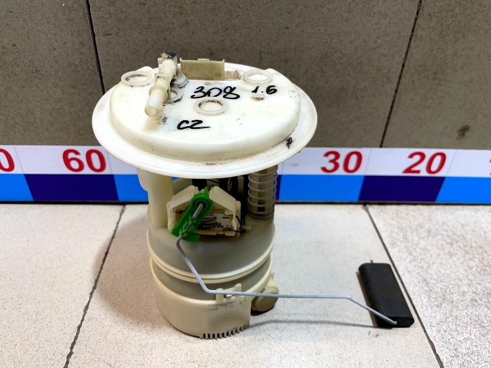 Насос топливный Peugeot 308 1525NQ