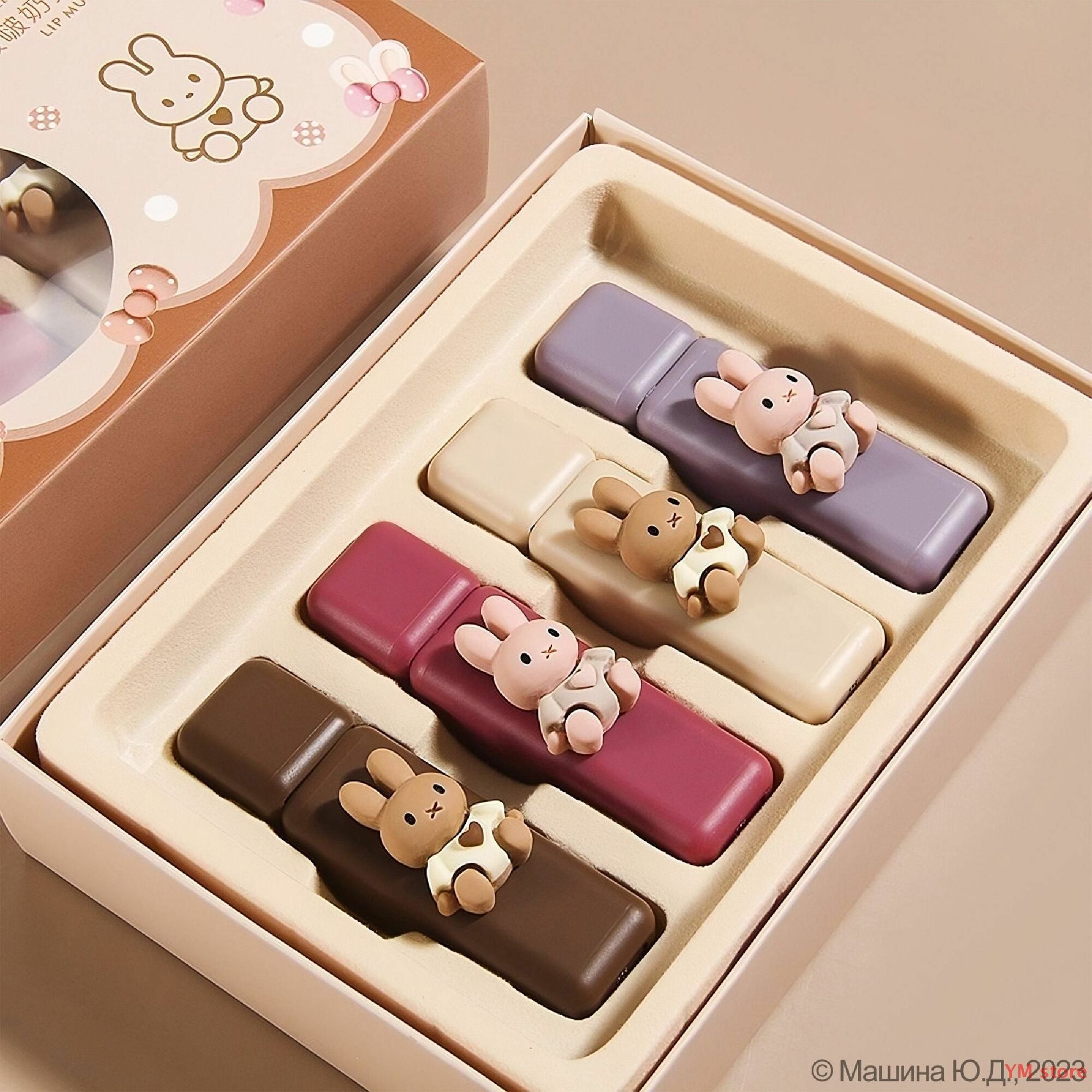 Набор блесков для губ в декоративной упаковке с кроликом, матовый